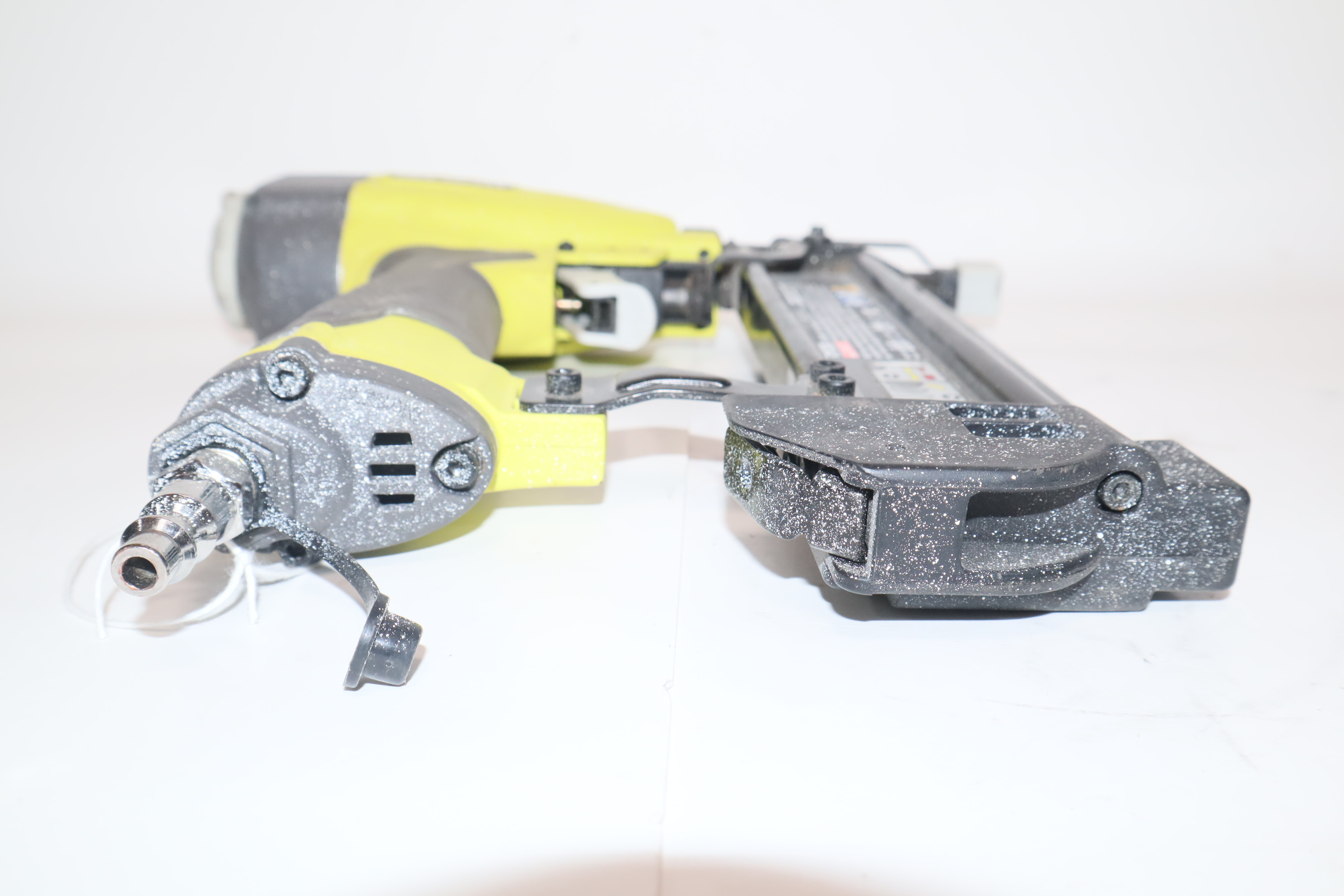 Ryobi YG200BN 5 8 x 2 18 Gauge Pneumatic Brad Nailer 3970