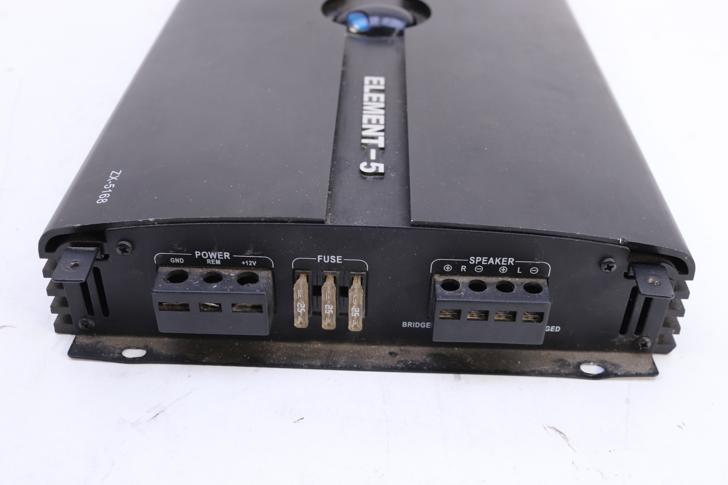 Volfenhag ZX-5168 ELEMENT 5 2 Channel 4000W Car Amplifier