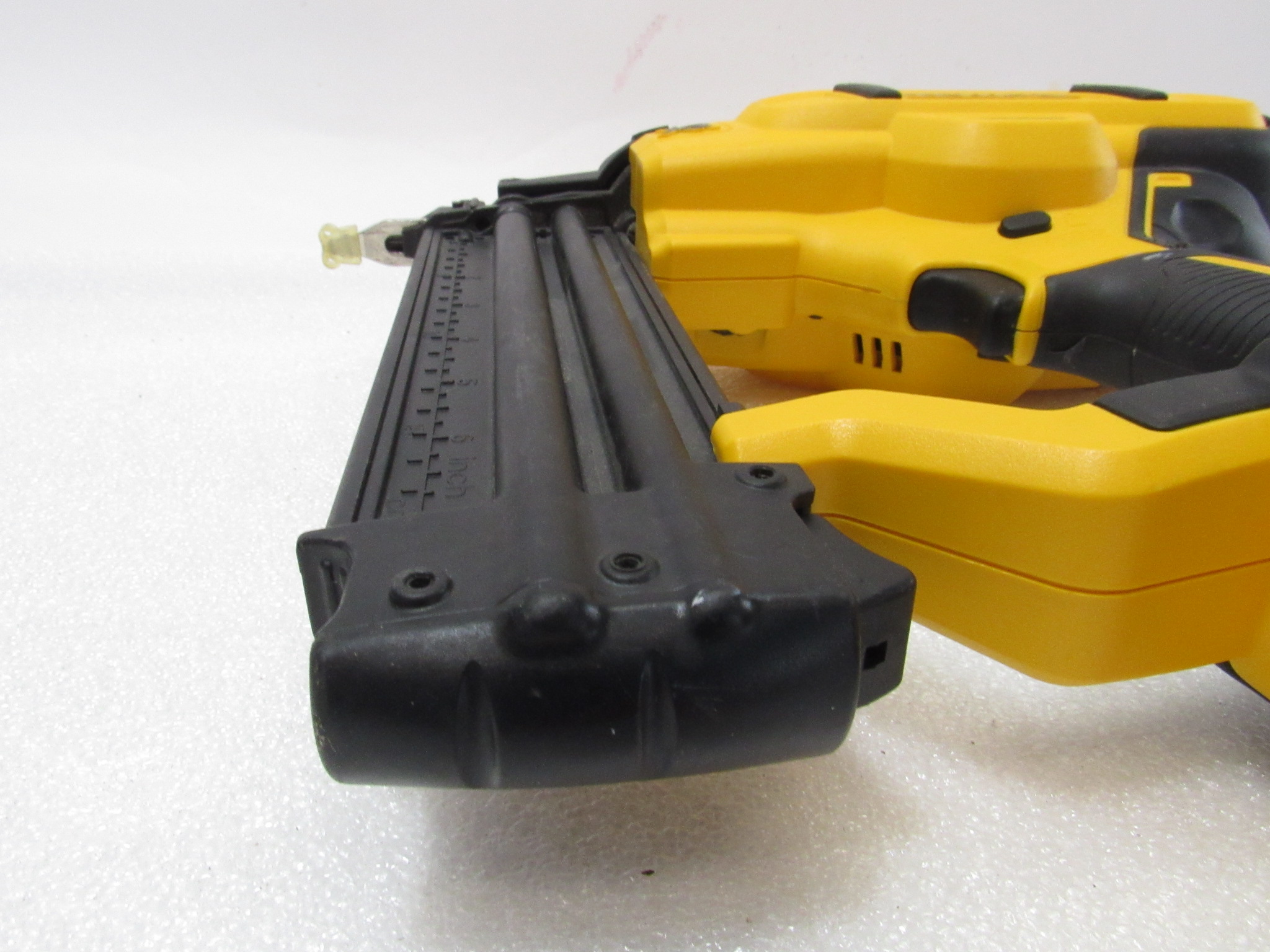 DeWalt DCN680 20V MAX XR Lithium-Ion Cordless 18-Gauge Brad Nailer