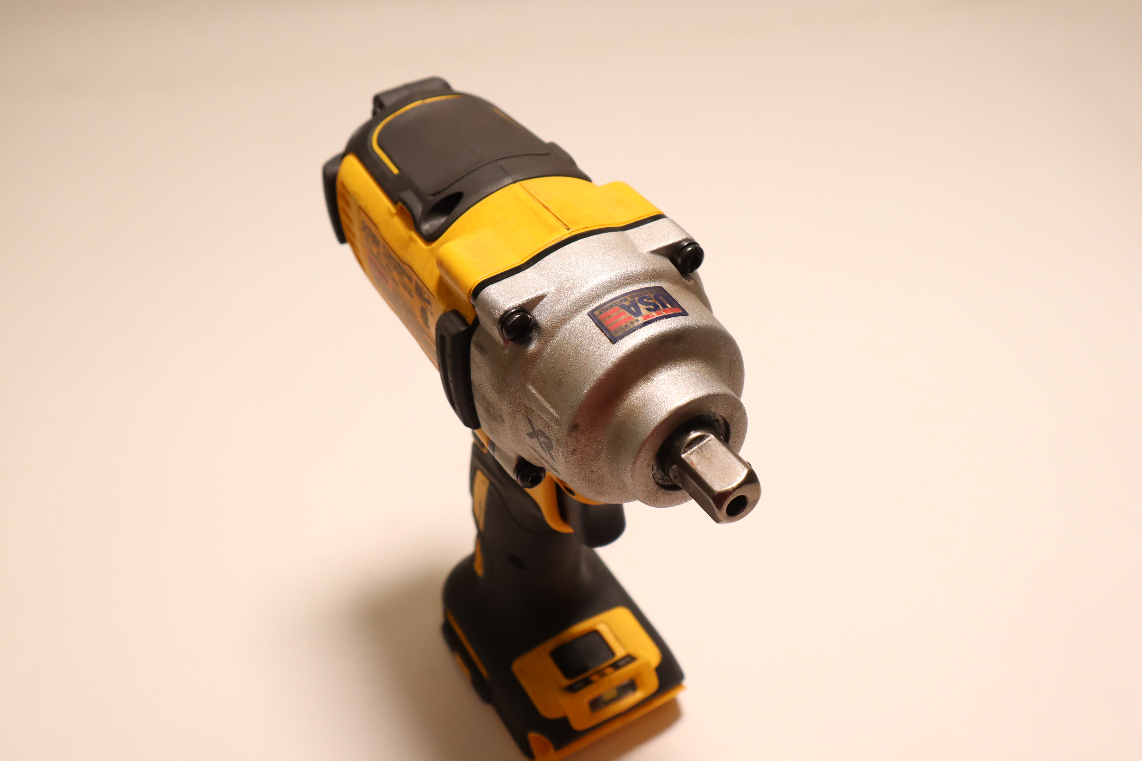 DEWALT DCF894 20-Volt Li-Ion Cordless Brushless 1/2" Mid-Range Impact ...