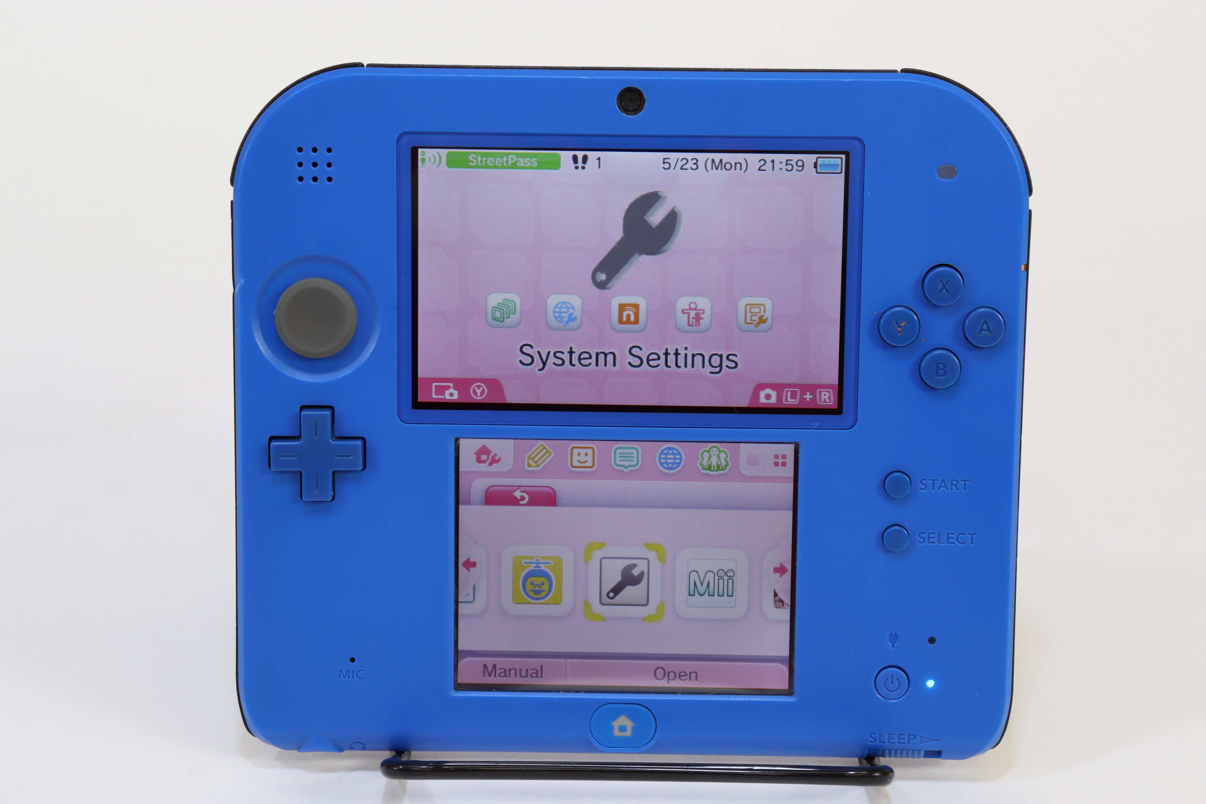 Nintendo 2DS FTR-001 Dual Screen 2D Handheld Video Game Console - 1607