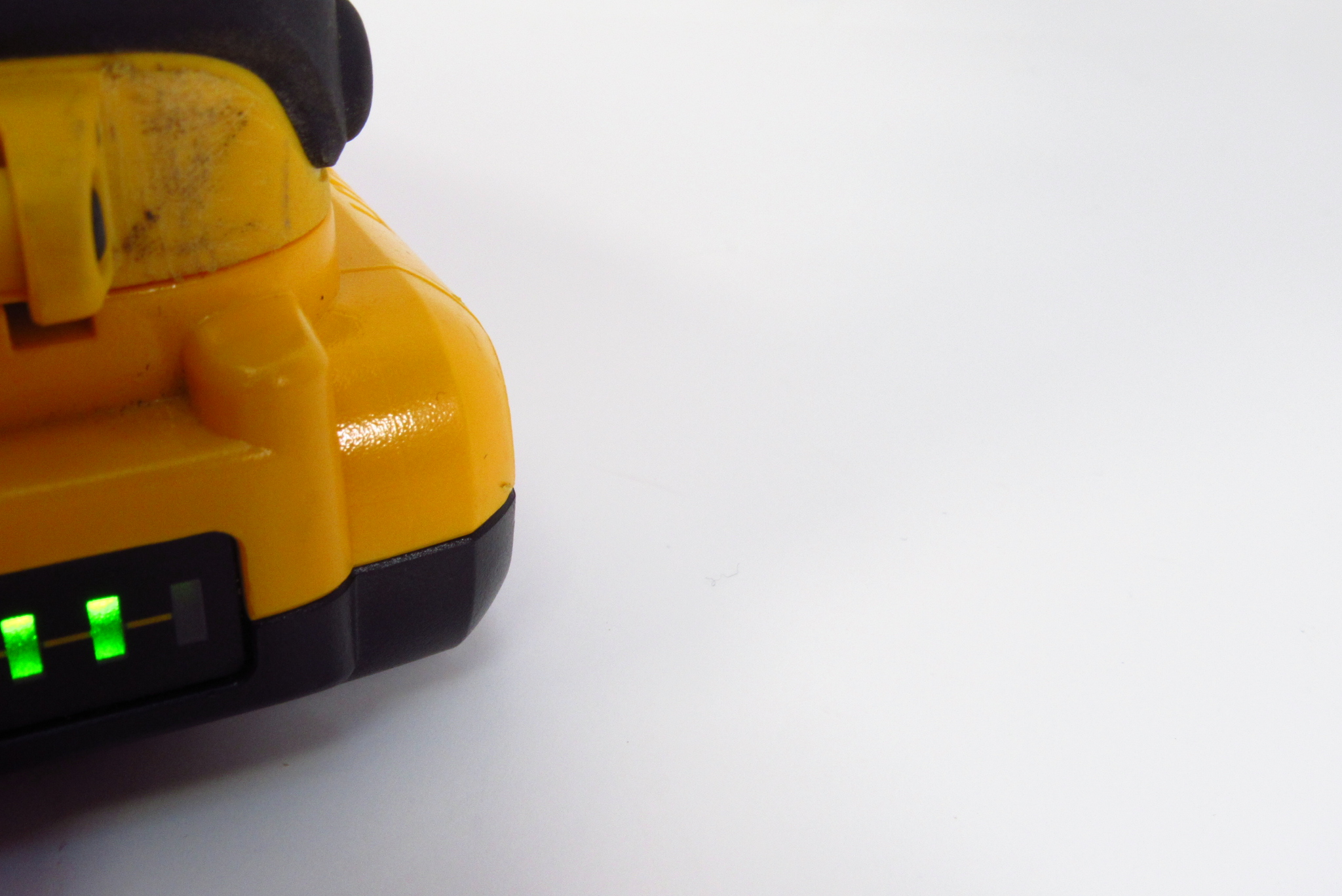 DeWalt DCD799 20V Lithium-ion 1/2'' Drive Cordless Hammer Drill/Driver Kit