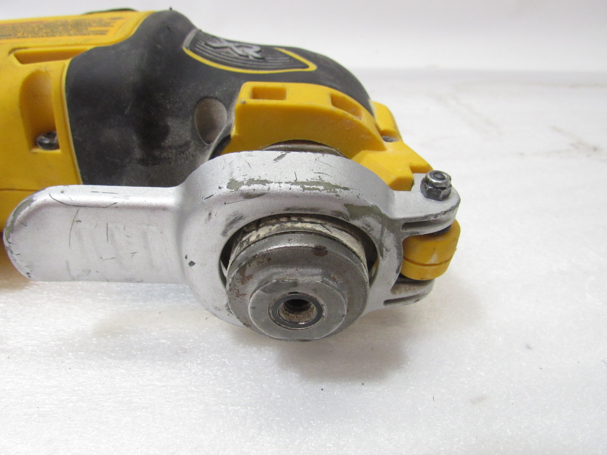 DEWALT DCS356 20-Volt MAX Brushless Lithium-Ion 3-Speed Oscillating ...