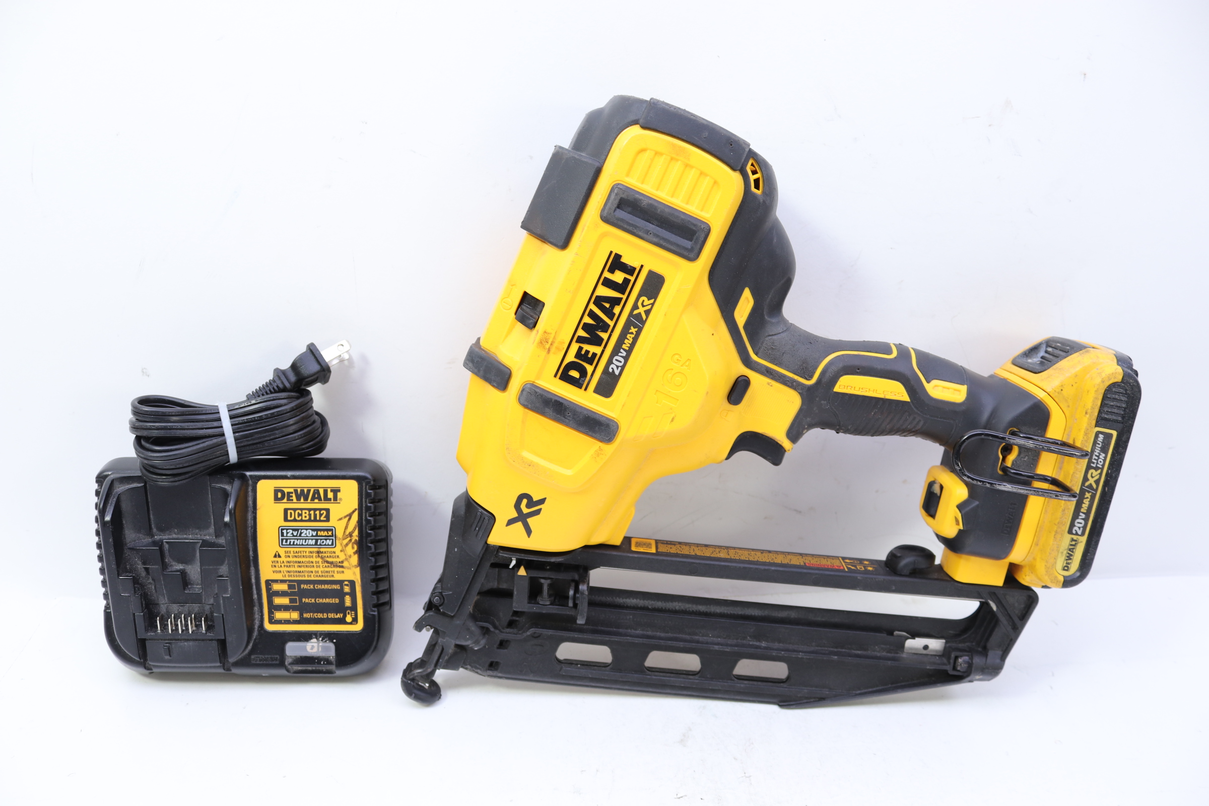 DEWALT DCN660 20V MAX XR Lithium-Ion 16-Gauge Cordless Angled Finish Nailer