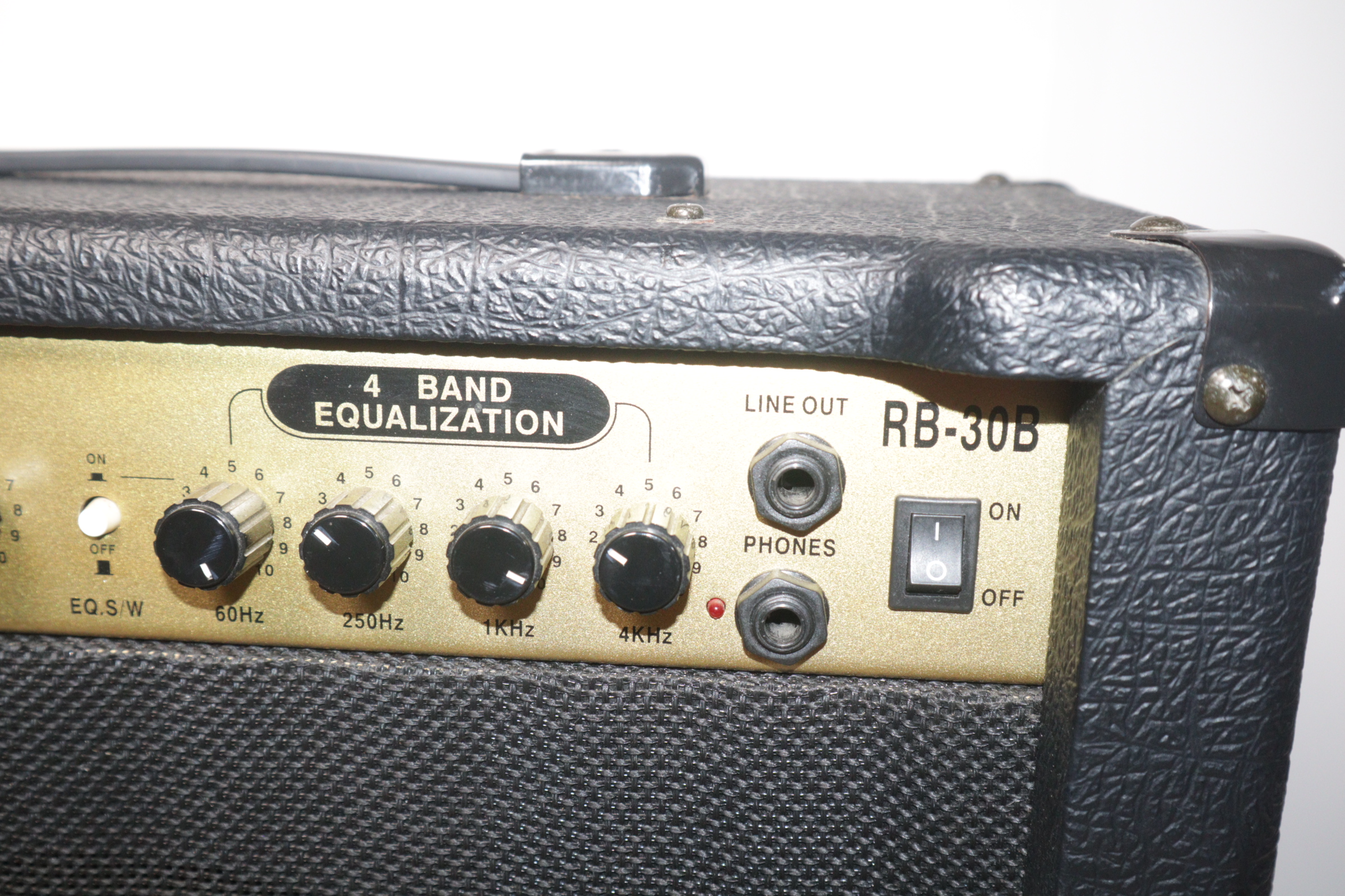 Rogue RB-30B Black 30-Watt Solid State Bass Combo Guitar Amp Local Pick ...