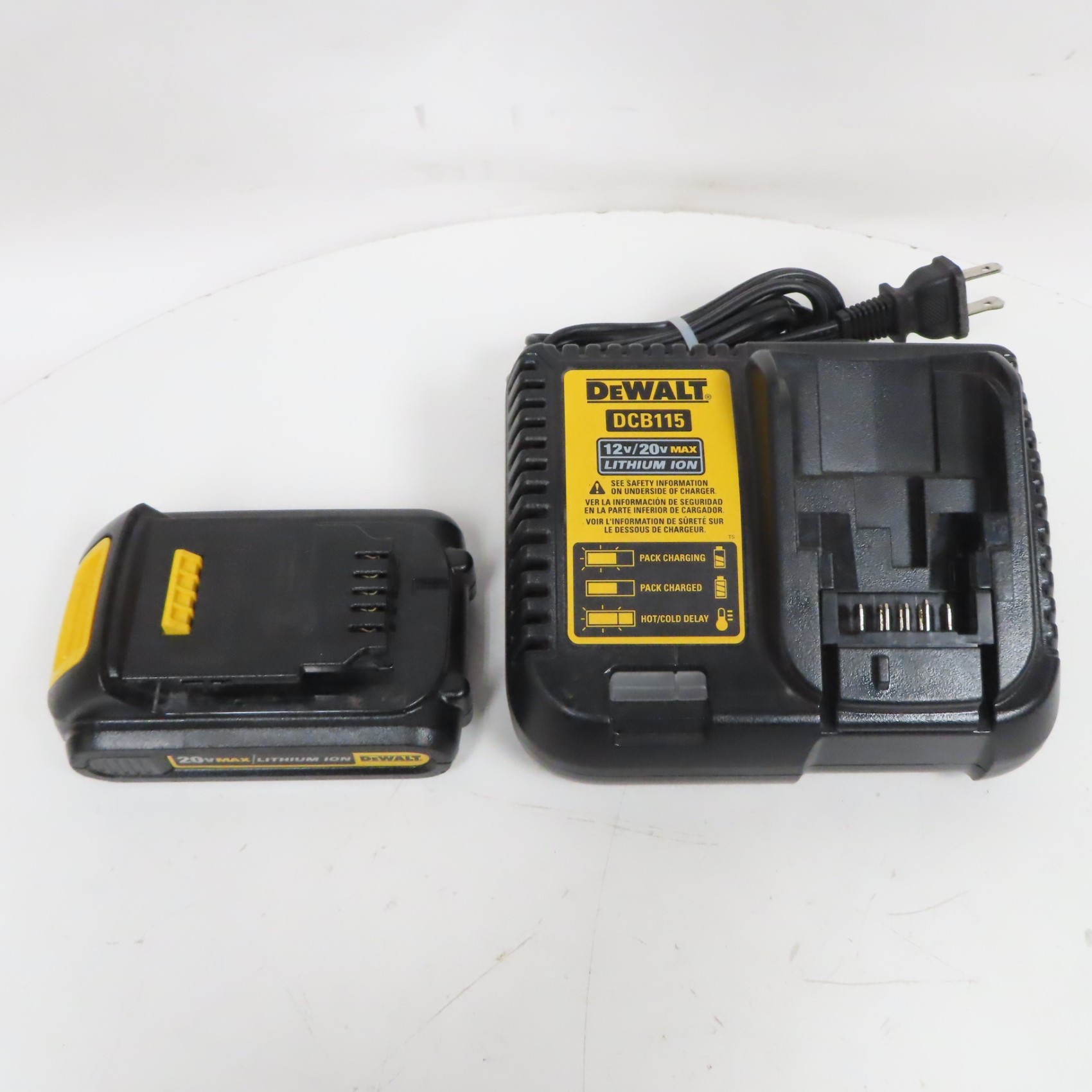 DeWalt DCD777 MAX 20V 1/2" Drive Cordless Drill Driver Kit