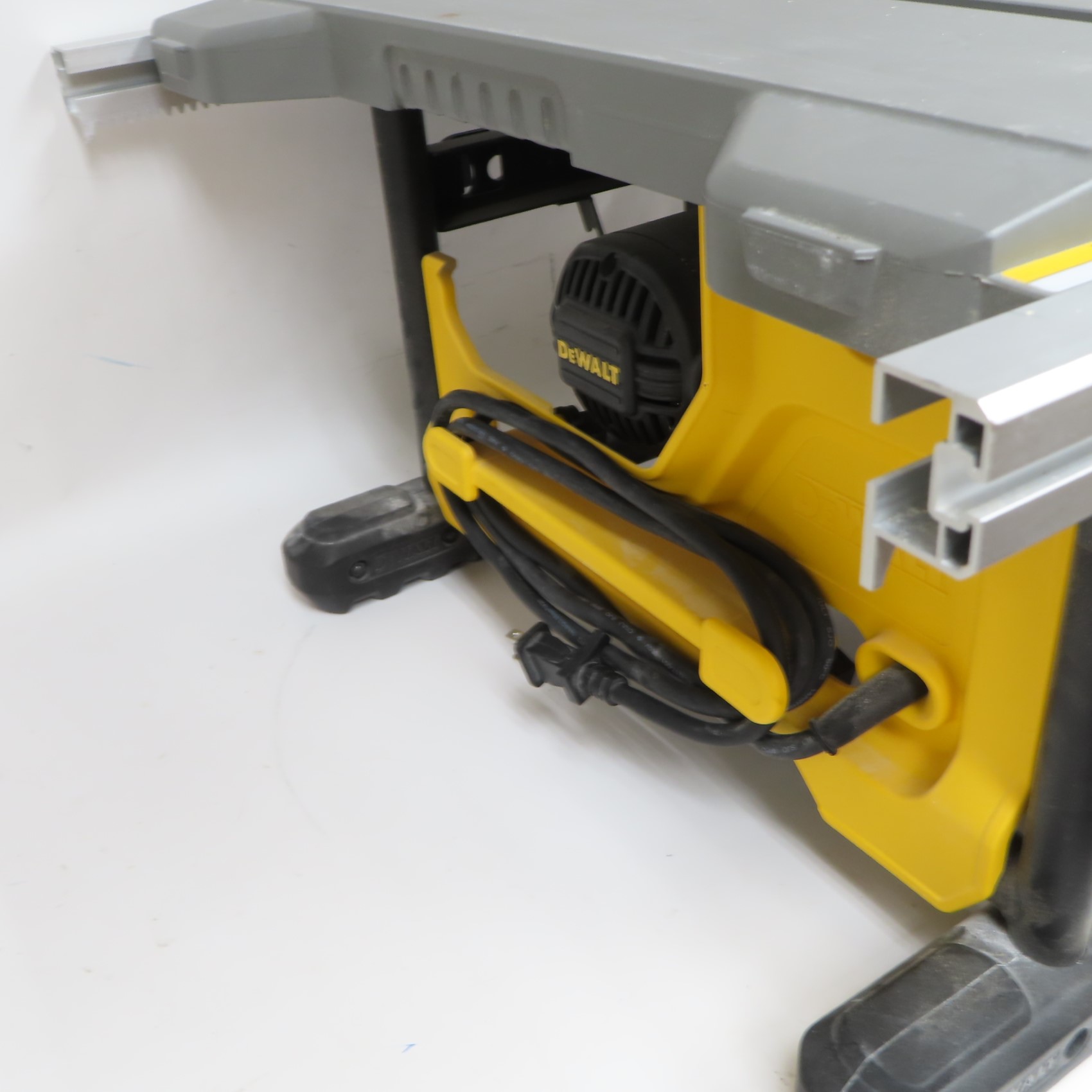 DeWalt DWE7485-QS 120V 8-1/4" Compact Jobsite Table Saw (Local Pick-Up ...
