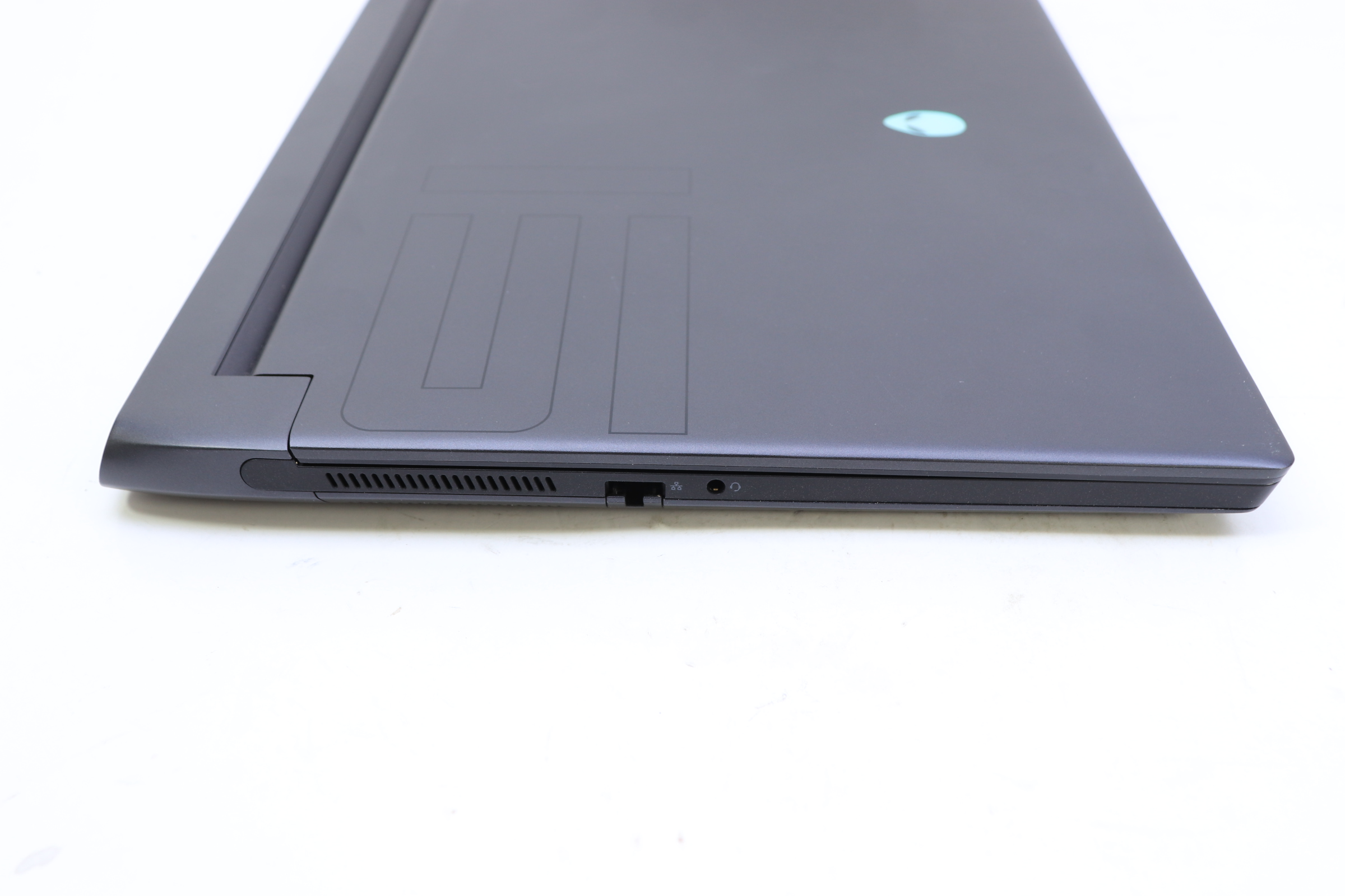 Alienware M15 R5 AMD Ryzen 7 5800H 3.2GHz RTX 3070 16GB RAM 1TB SSD 15.6"