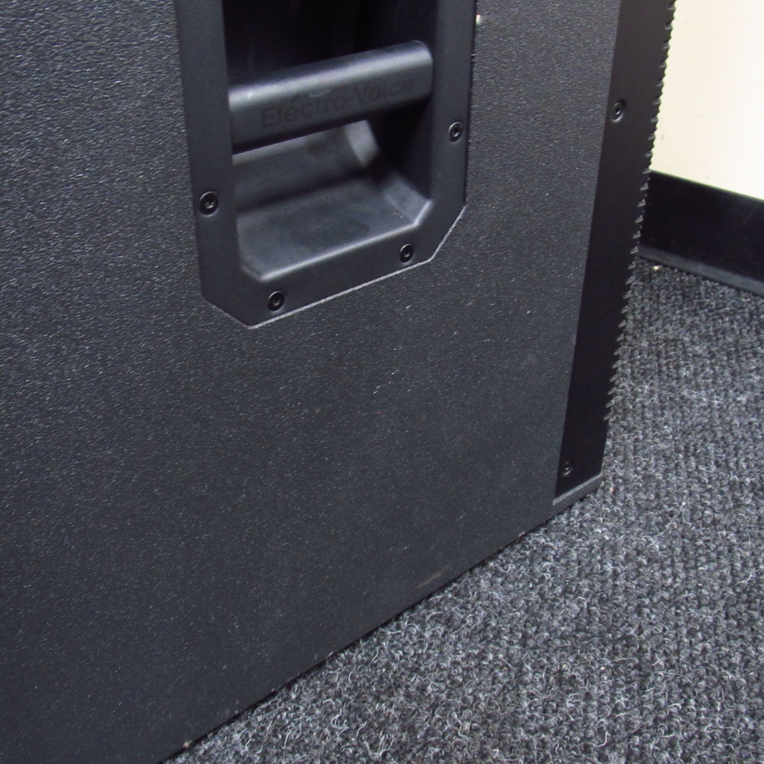 Electro-Voice ELX200-18SP-US 1200W 18'' Subwoofer - 9076 Local Pick-Up Only