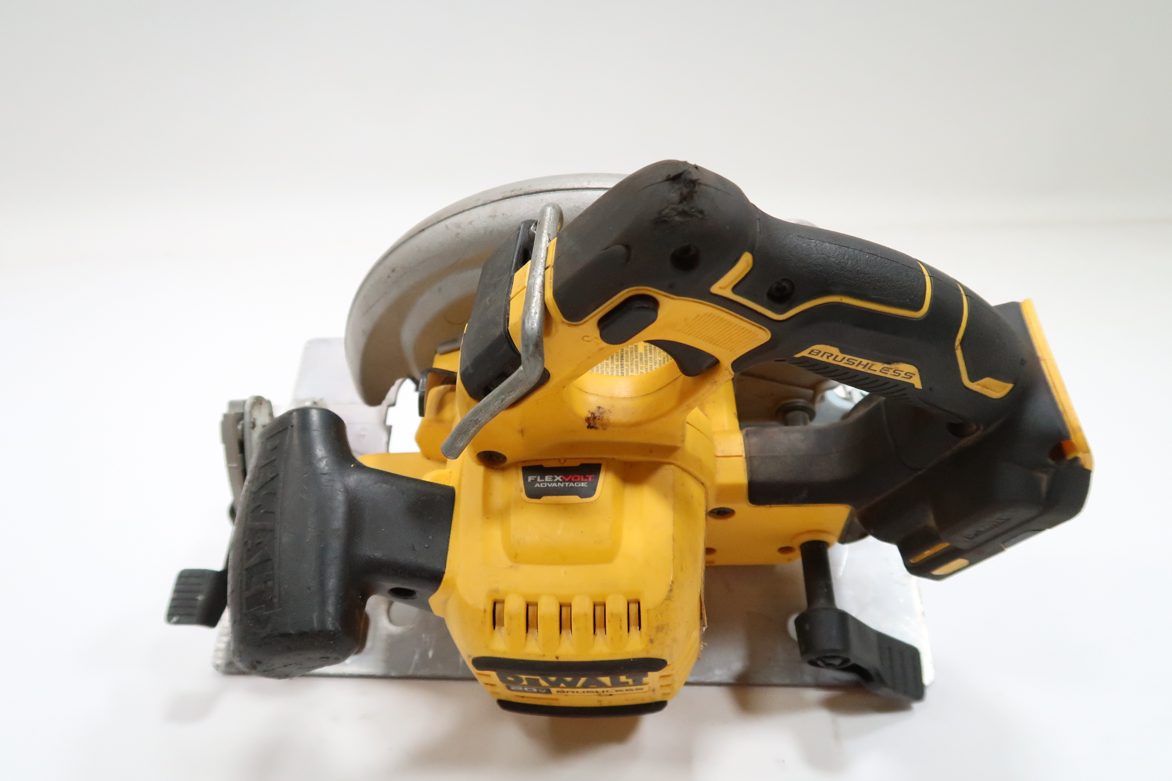 DeWalt DCS573 20V Cordless Brushless 7-1/4" Sidewinder Style Circular ...