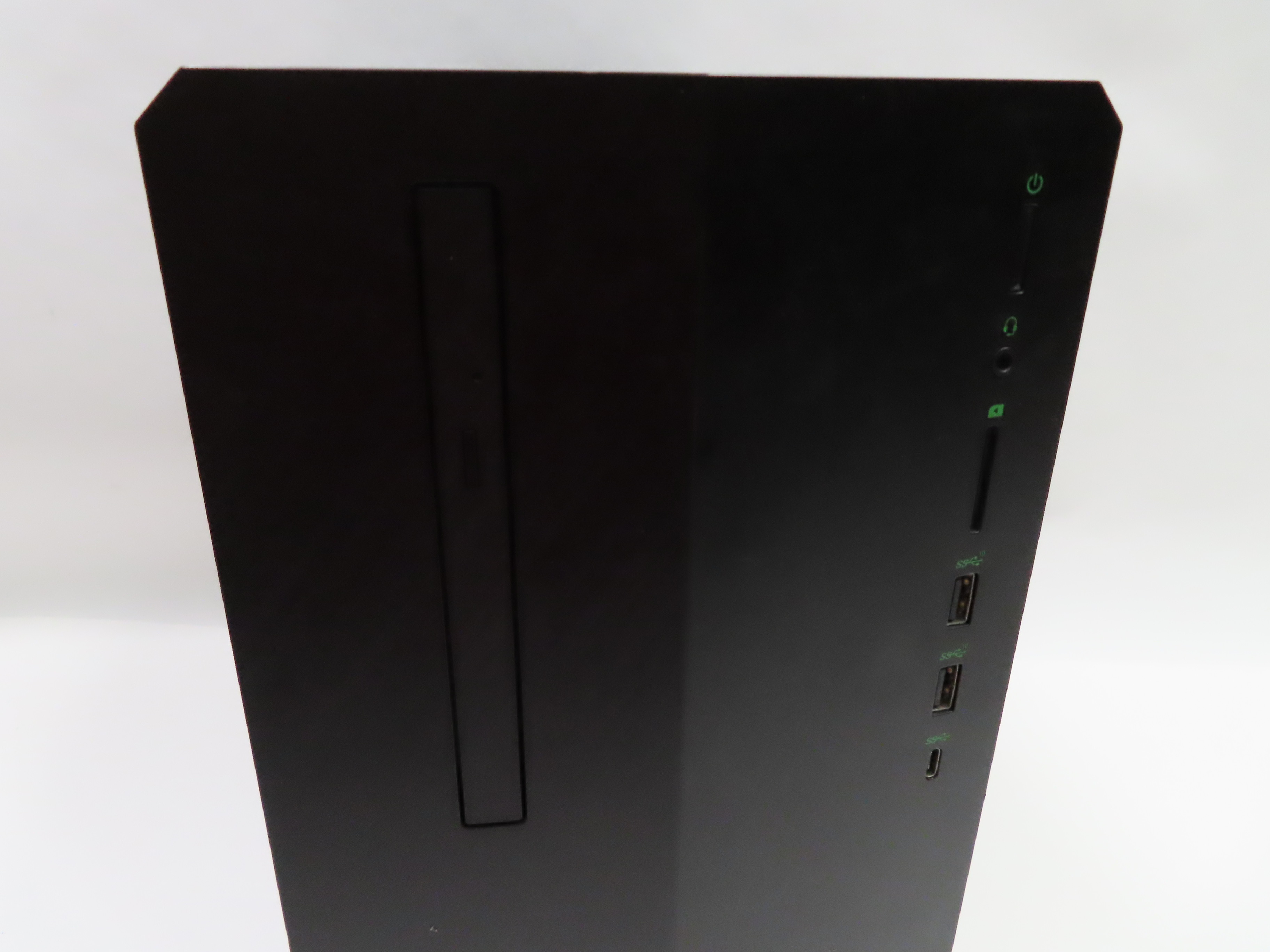 HP Pavilion 690-0018 Win 10 Ryzen 5 2400G 3.6GHz GTX 1050 8GB RAM 1TB HDD