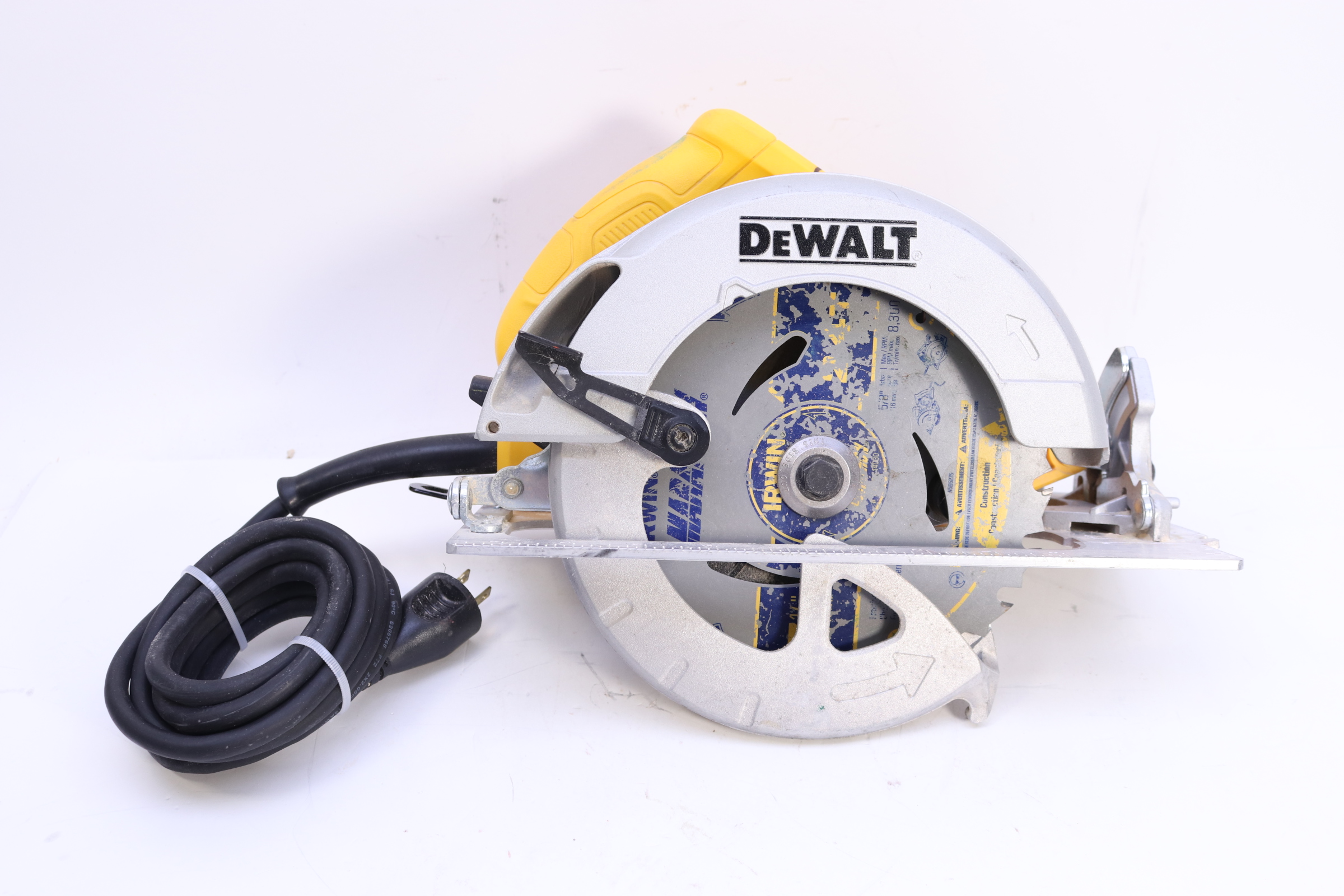 DeWalt DWE575 15 Amp Corded 7-1/4" Lightweight Circular Saw