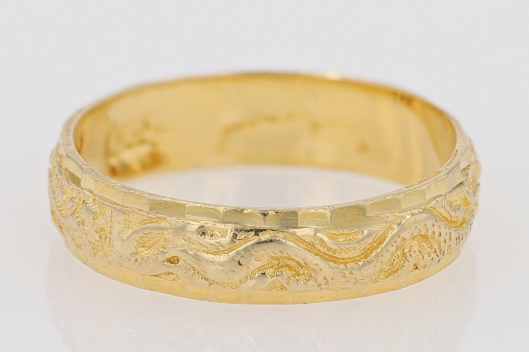 4.6mm Diamond Cut & Textured Statement Ring 18k Yellow Gold 2.87 Grams ...