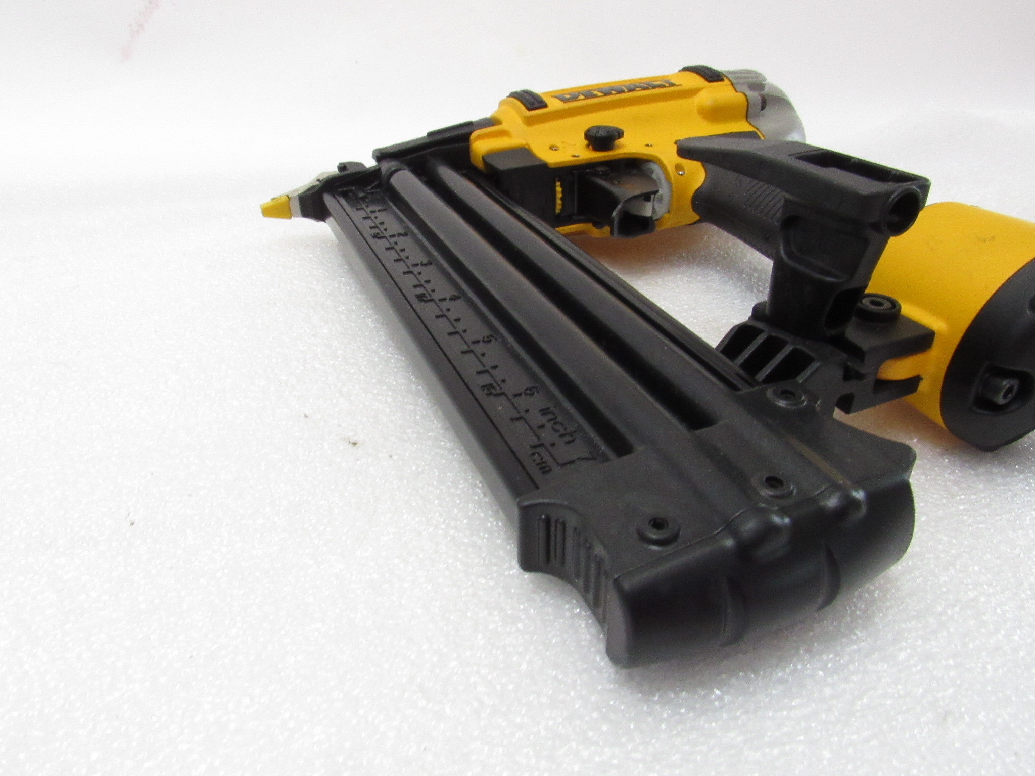 DeWalt DWFP12233 18-Gauge Pneumatic Corded Brad Nailer