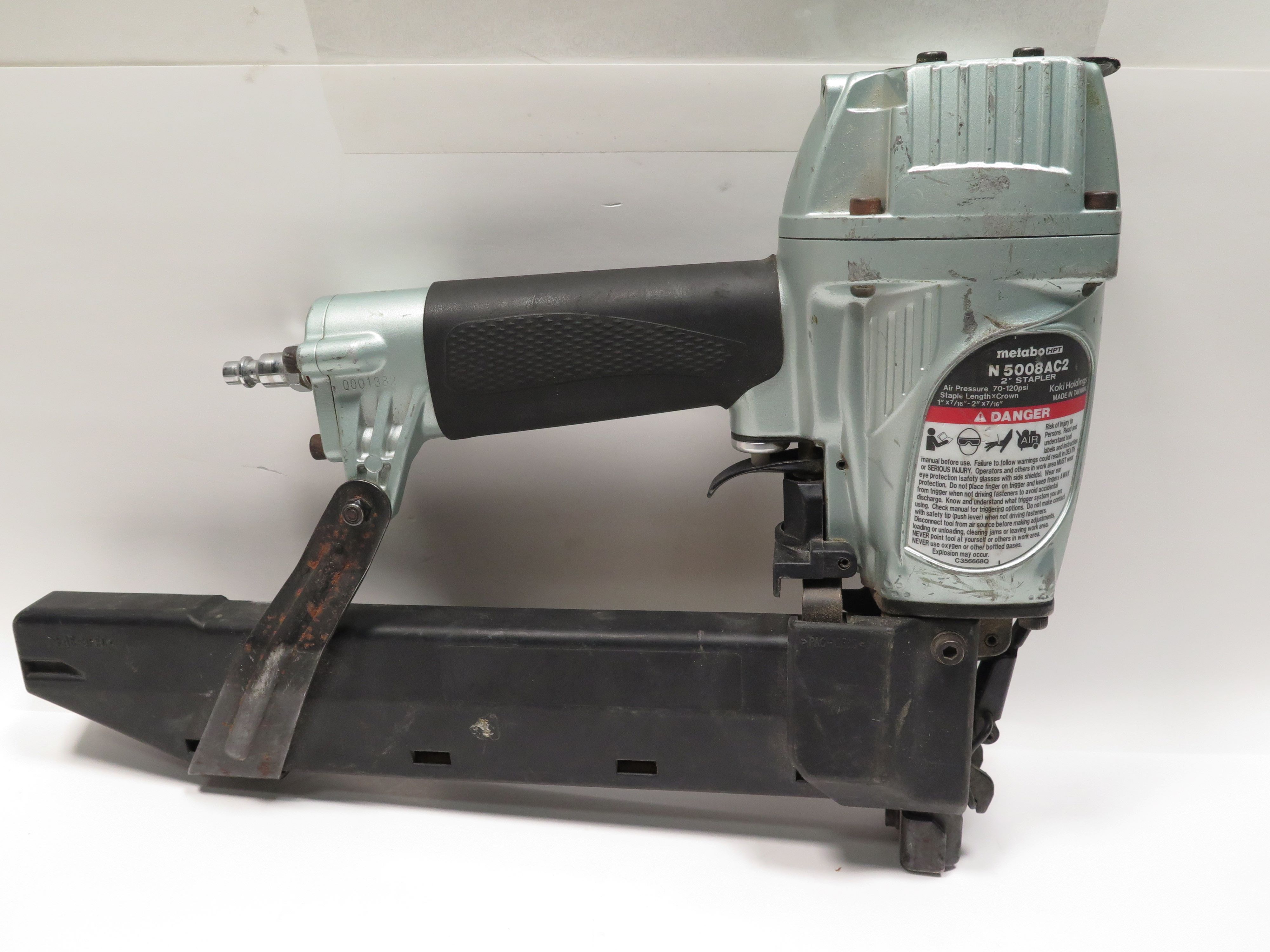 Metabo HPT N5008AC2 16 Gauge 7/16 Inch Standard Crown Stapler 3958