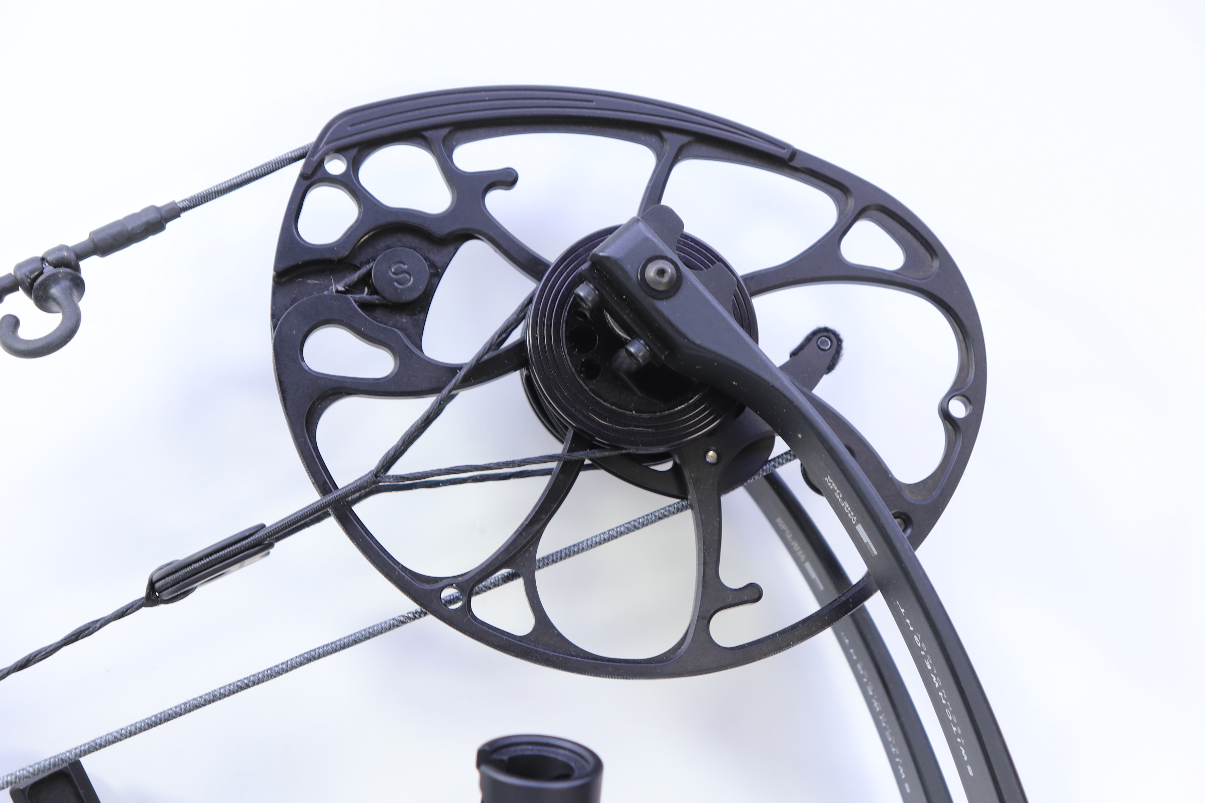 Mathews V3X 65 lbs Draw Weight 340 FPS 29" Right Handed Compound Bow