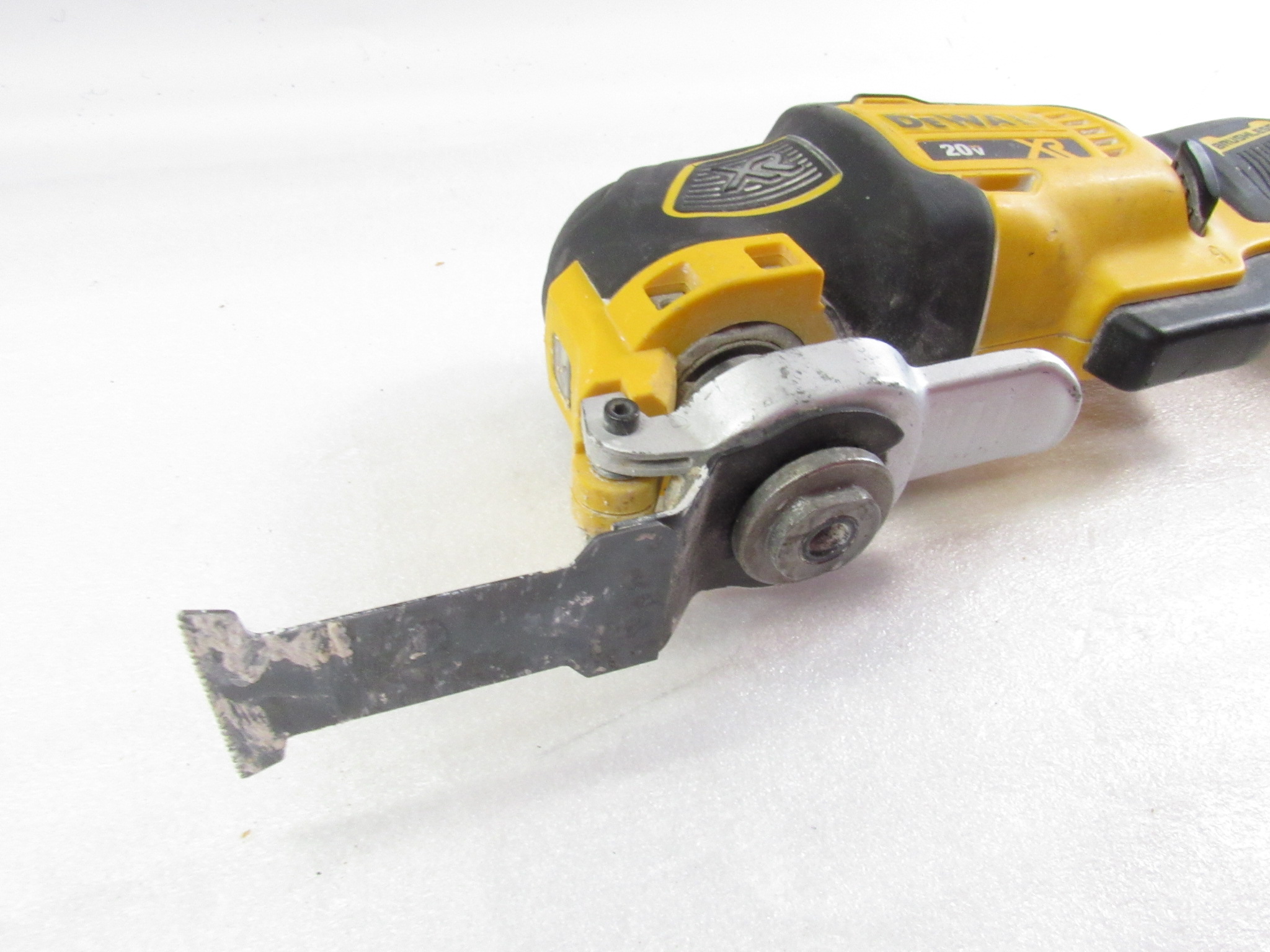 DEWALT DCS356 20-Volt MAX Brushless Lithium-Ion 3-Speed Oscillating ...