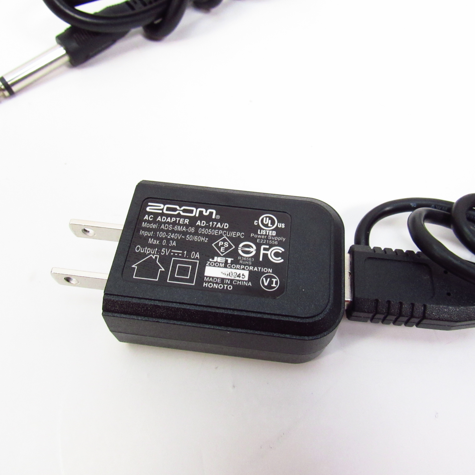 Zoom R8 Multi-Track Tabletop Interface Controller Sampler Recorder