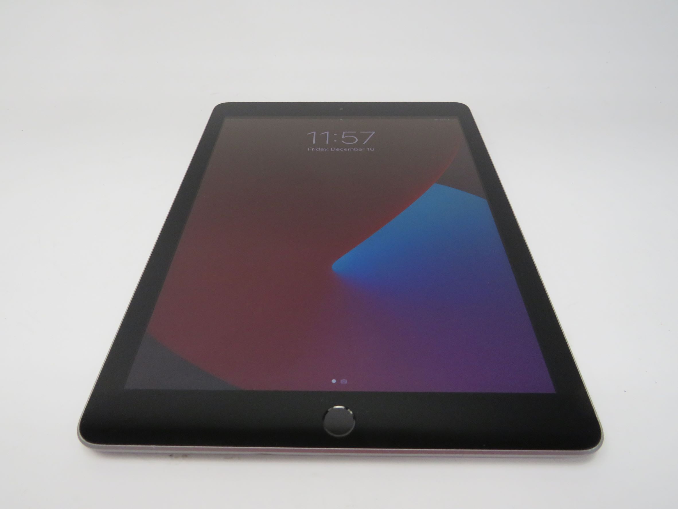 Apple iPad 6th Generation 32GB MR7F2LL/A Handheld Tablet 7624