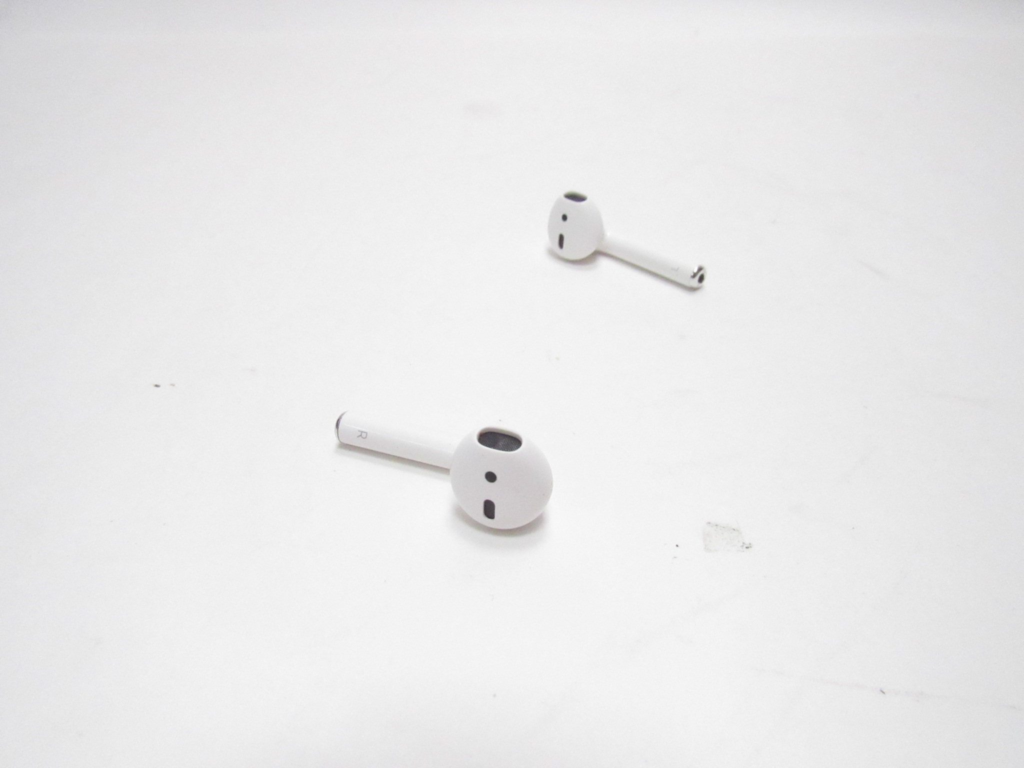 Apple A1602 AirPods Gen 1 Wireless Earbuds White