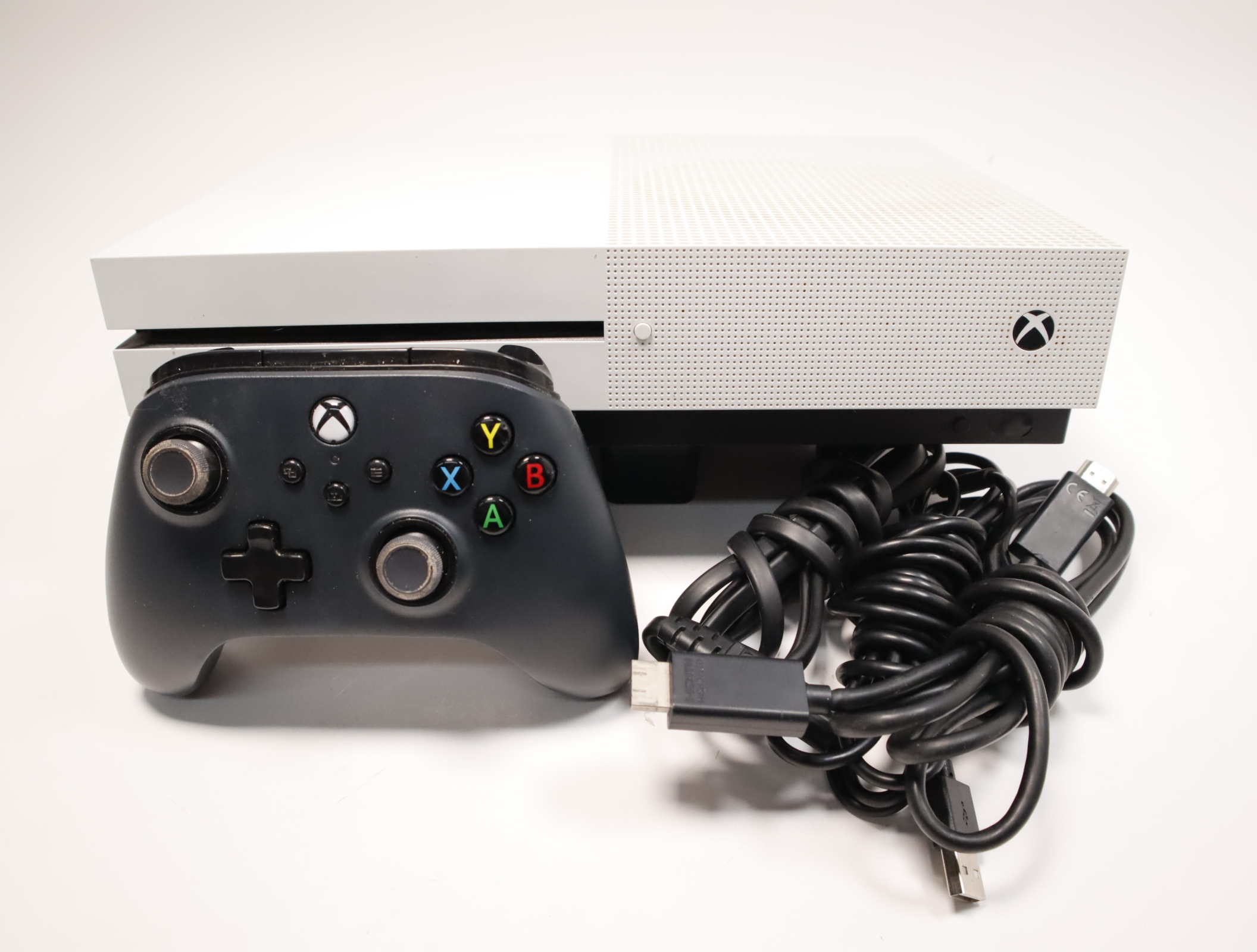 Microsoft Xbox One S 1681 1TB Video Game Console 4007