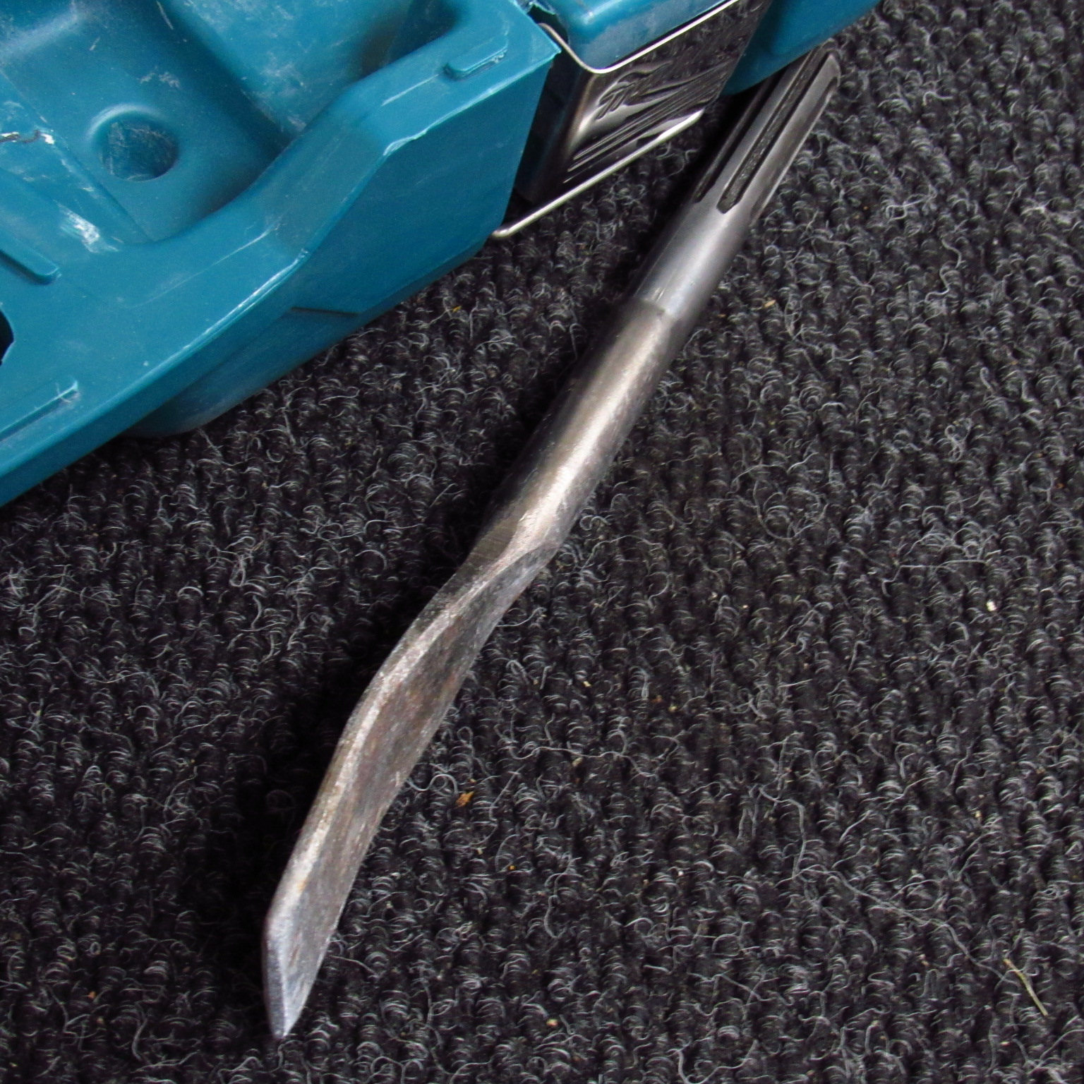 Makita HR4002 Corded 1-9/16'' Rotary Hammer - Local Pick-Up Only