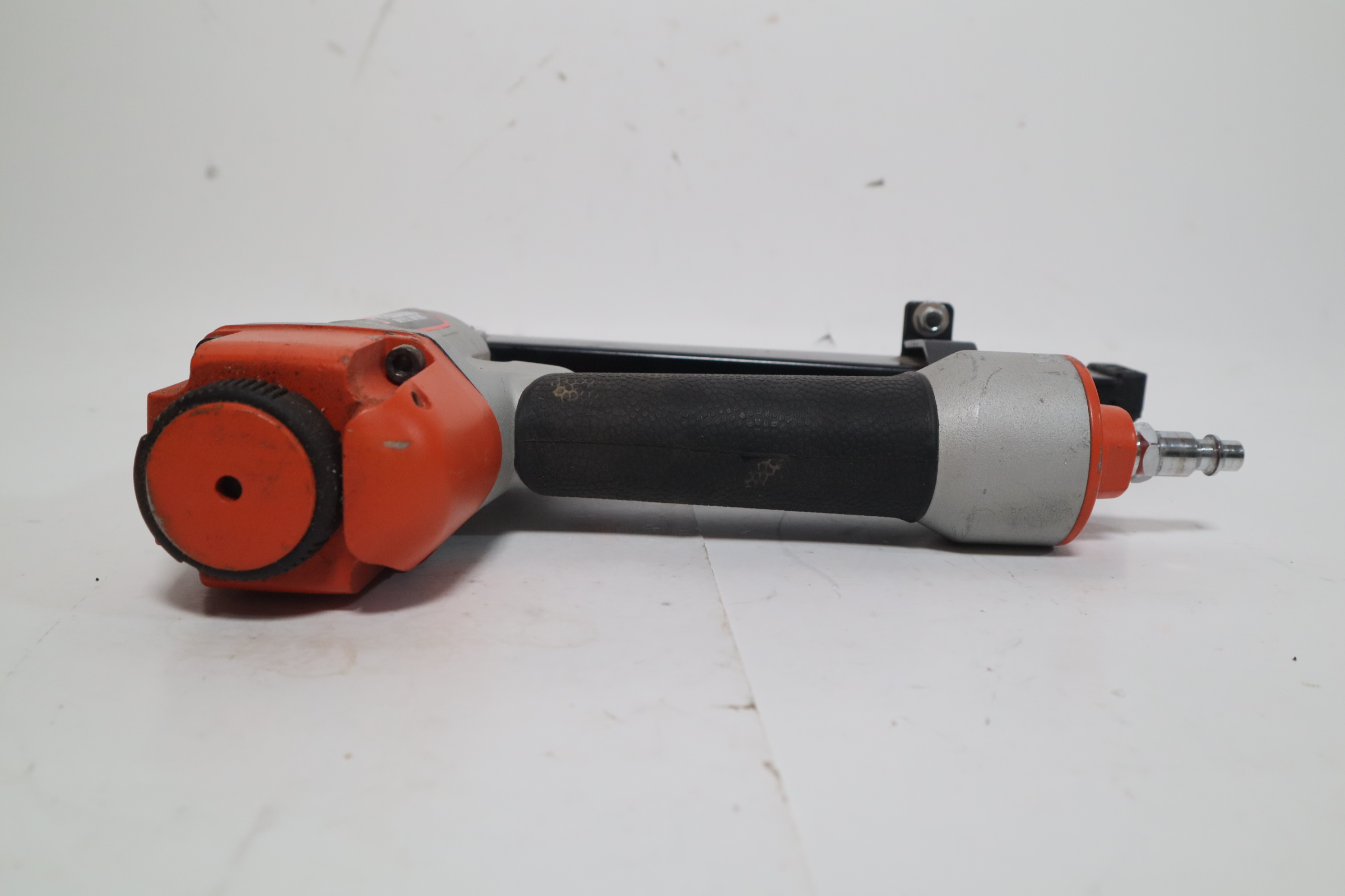 Paslode Lite Line N18-125 Pneumatic 1/1/4" Narrow Soffit Stapler 0585