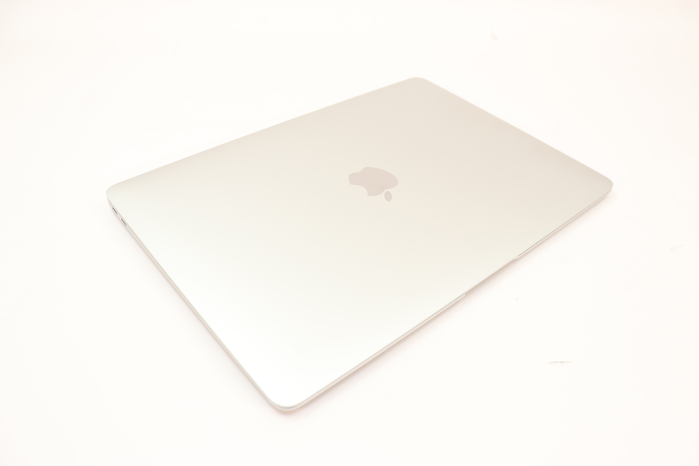 Apple MacBook Air (2020) MGN63LL/A Apple M1 3.2GHz 8GB RAM 256GB SSD 13.3"