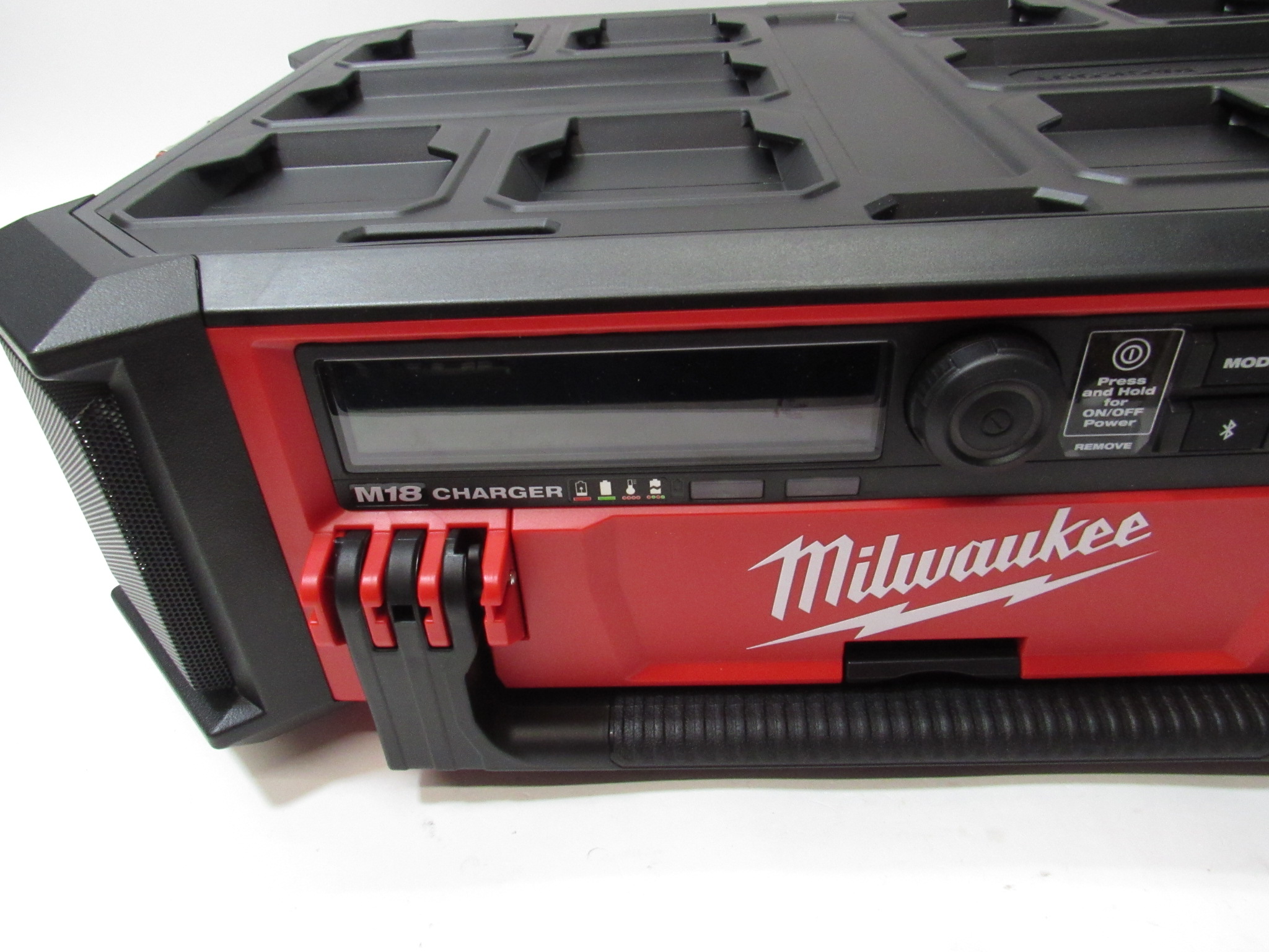 Milwaukee 2950-20 M18 Li-Ion Cordless Built-In Charger PACKOUT Radio ...