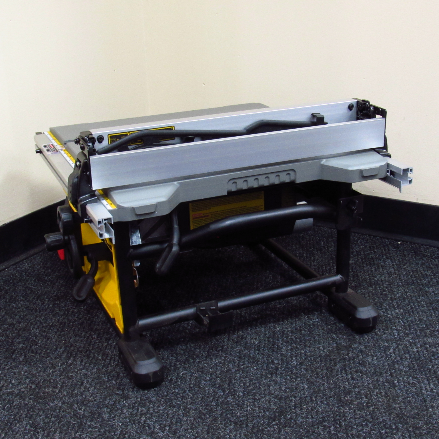 DeWalt DWE7485 Corded 8-1/4'' Compact Jobsite Table Saw - Local Pick-Up ...