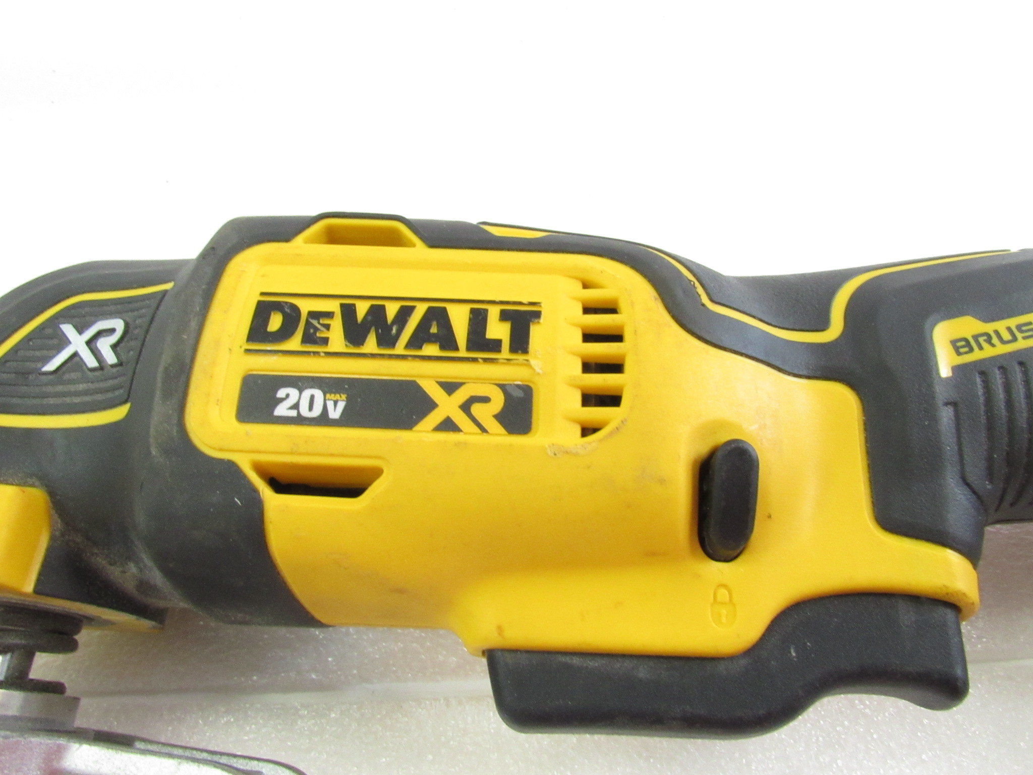 DEWALT DCS356 20-Volt MAX Brushless Lithium-Ion 3-Speed Oscillating ...