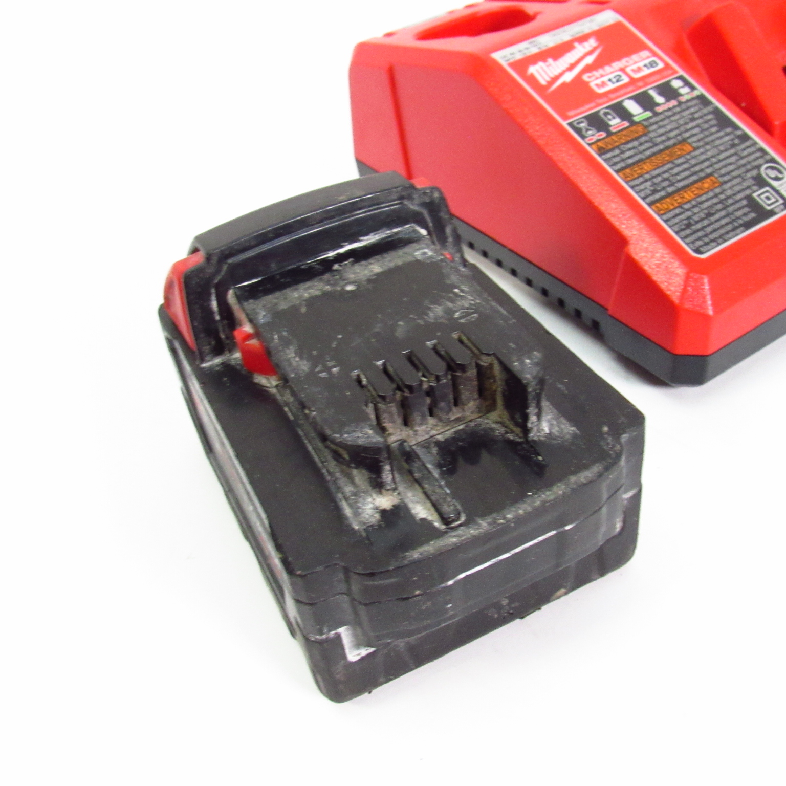 Milwaukee 48-59-1812 M12/M18 Charger 4Ah Battery Pack Kit