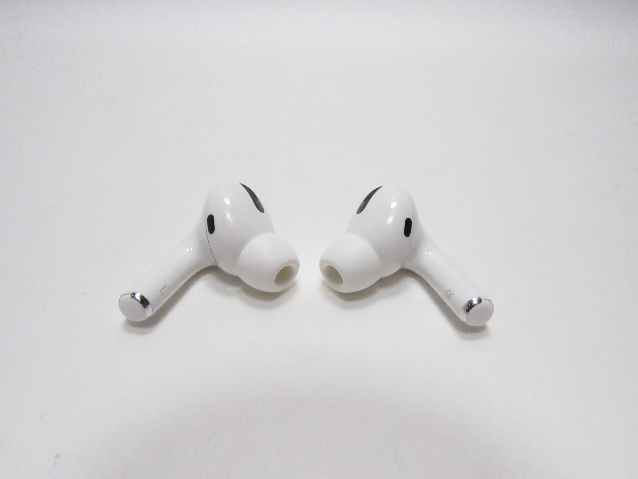 Apple AirPods A2190 Portable Bluetooth White Body Earbuds