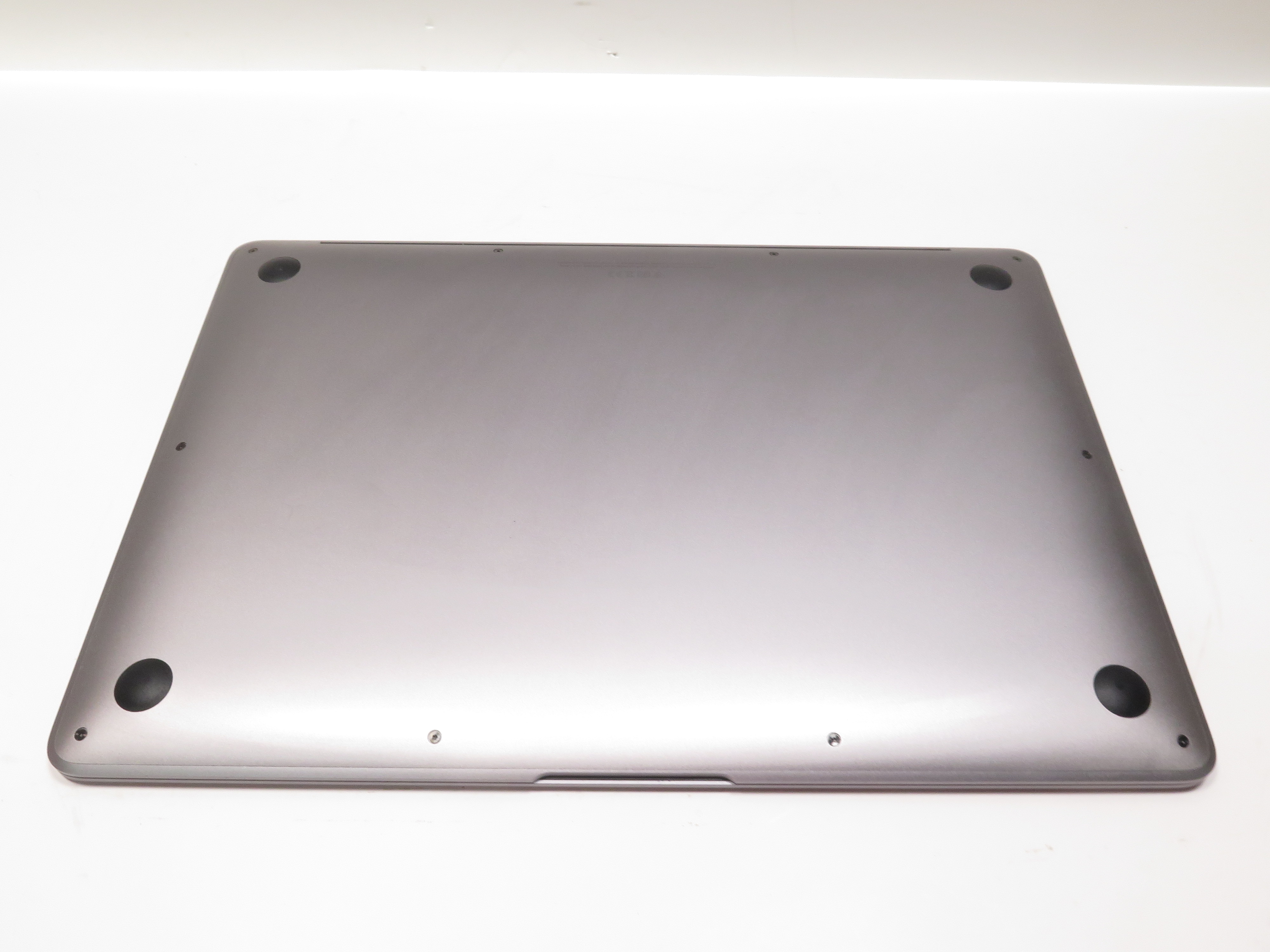 Apple 2020 MacBook Air MGN63LL/A M1 Chip 8GB RAM 256GB SSD 13.3"