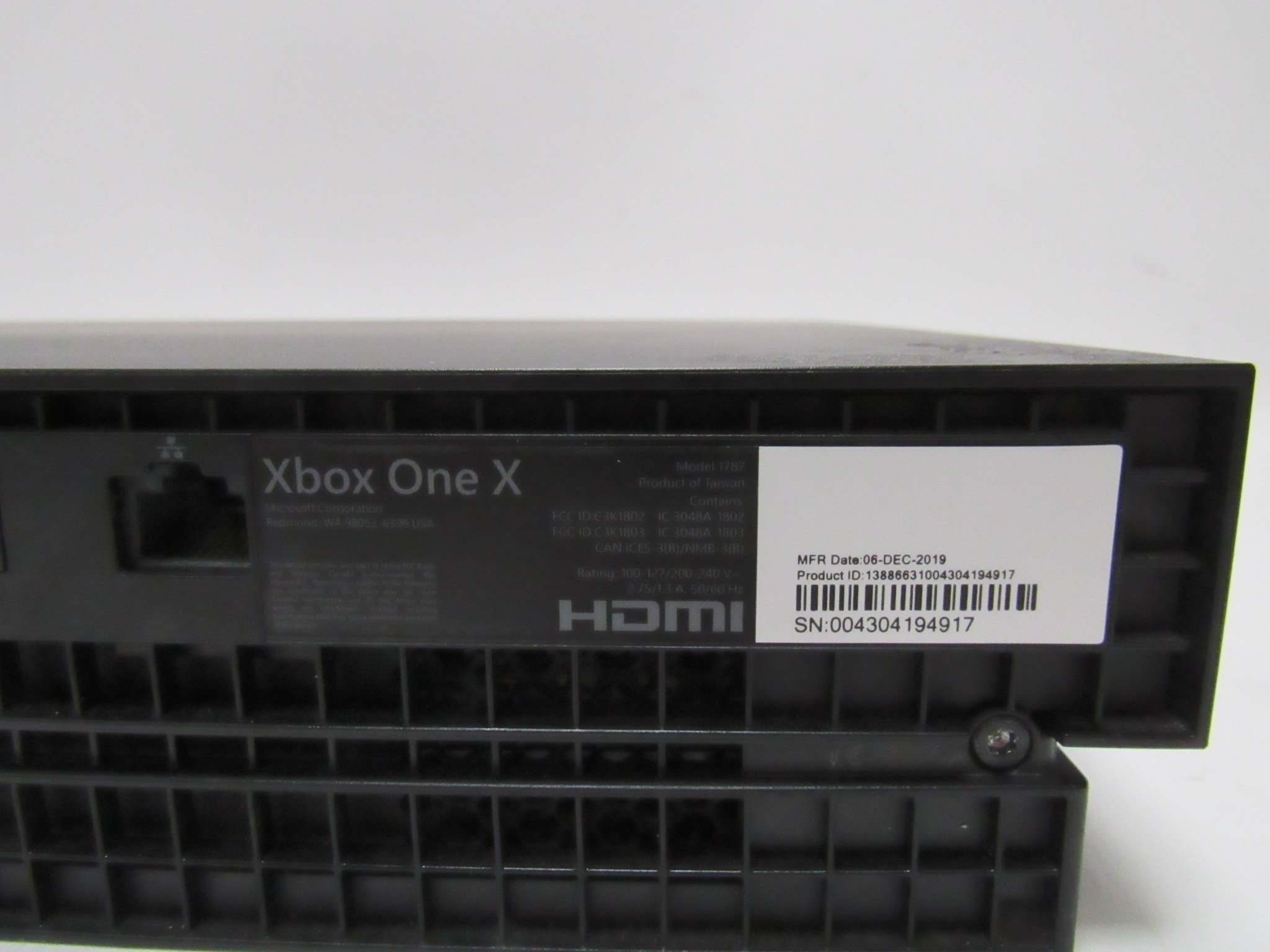 Microsoft Xbox One X 1787 1TB 4K Video Game Console 0802