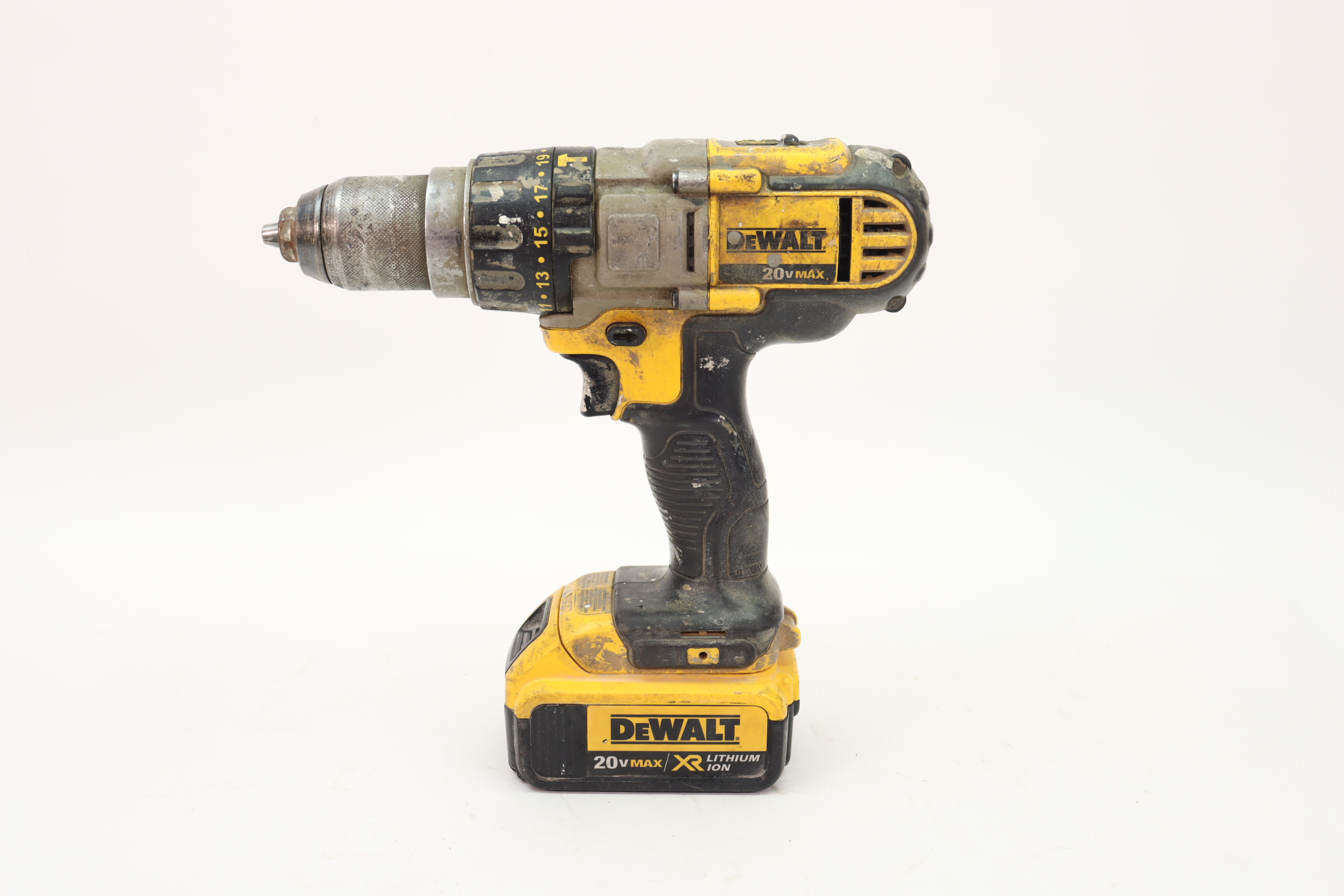 DeWalt DCD985 20V MAX 3 Speed Hammer Drill 1 2 Ratcheting Chuck