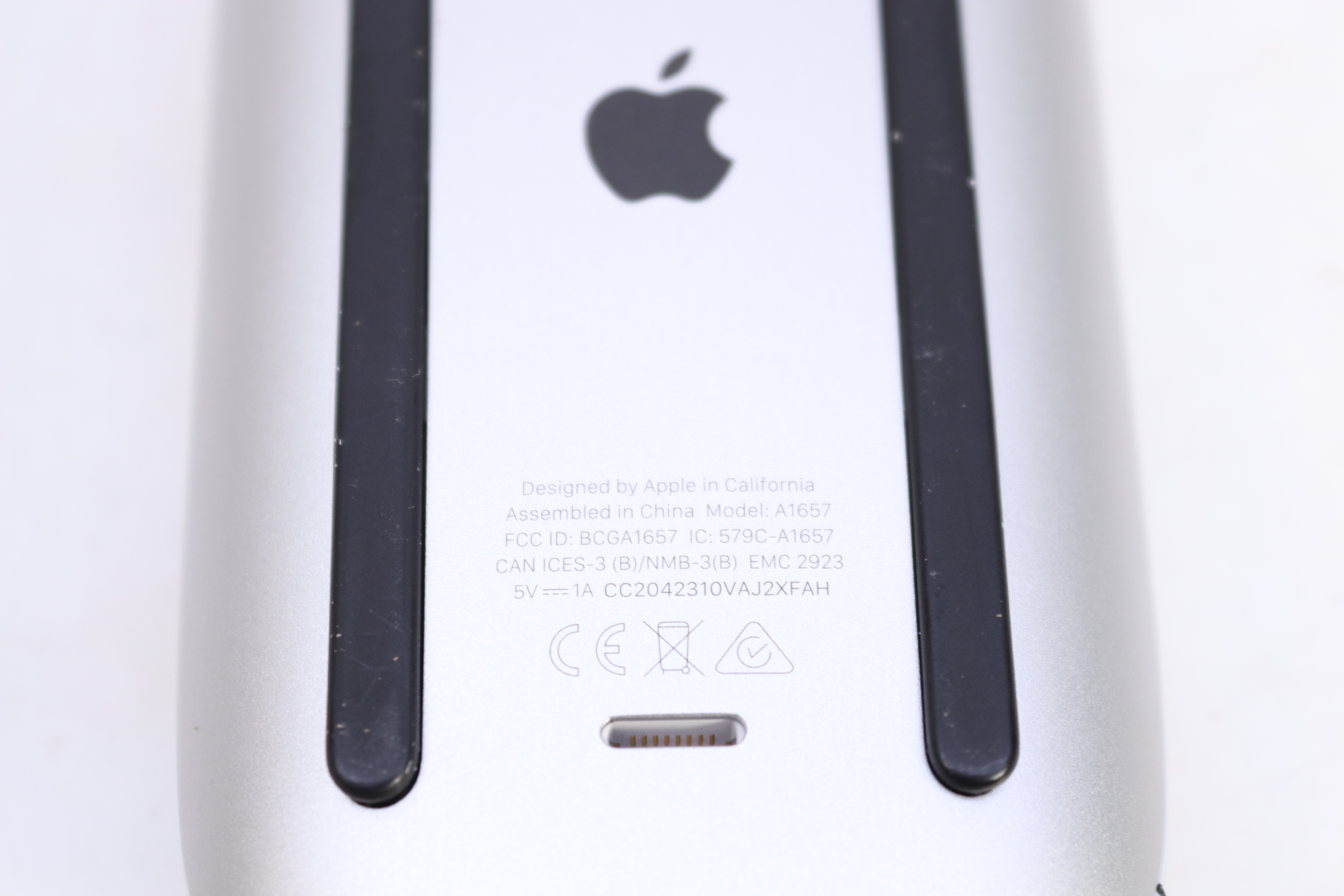 Apple MK2E3AM/A Magic Mouse Bluetooth Wireless Computer Mouse