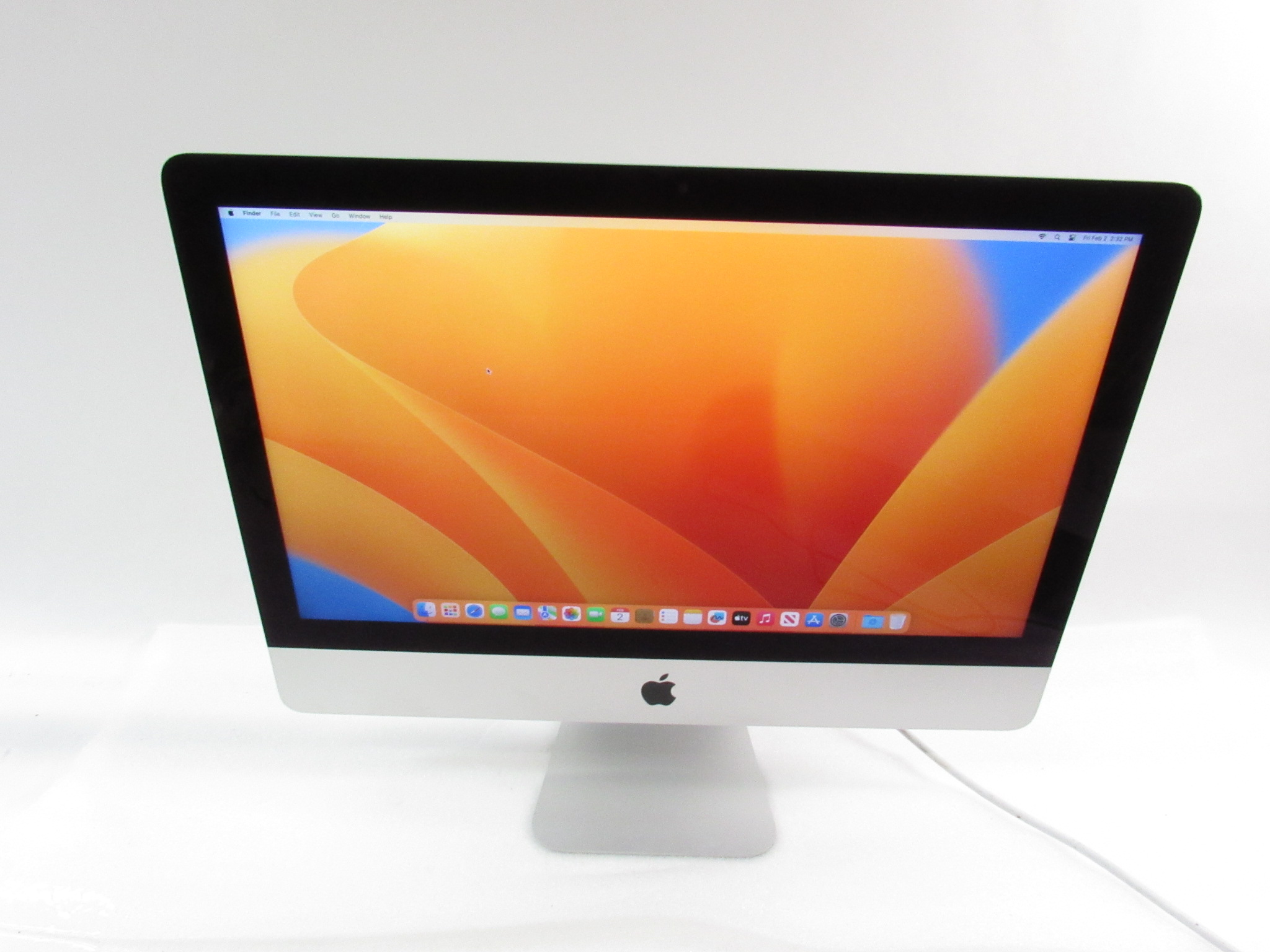 Apple iMac 2019 MRT32LL/A Intel Core i3-8100 3.6GHz 8GB RAM 1TB HDD 21.5"