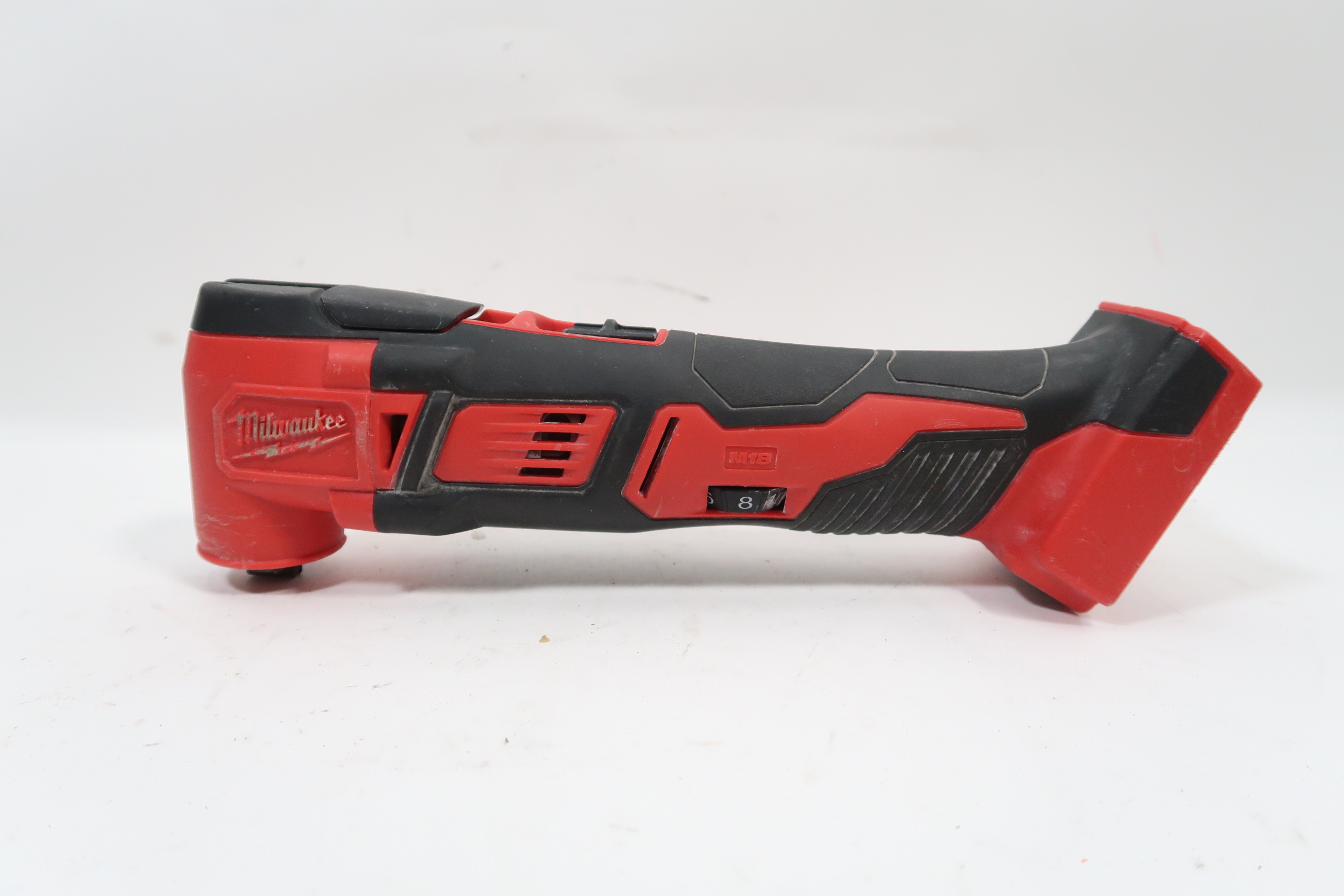 Milwaukee 2626-20 18-Volt Lithium-Ion Cordless Oscillating Multi-Tool