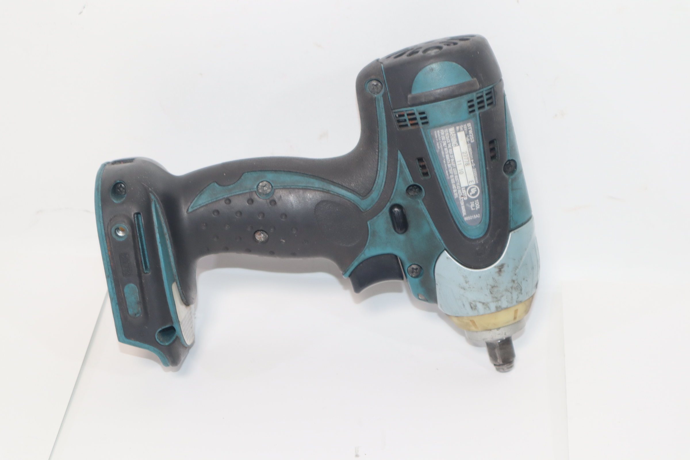 Makita BTW253 18V LXT Lithium-Ion Cordless 3/8" Impact Wrench 7778 Tool Only
