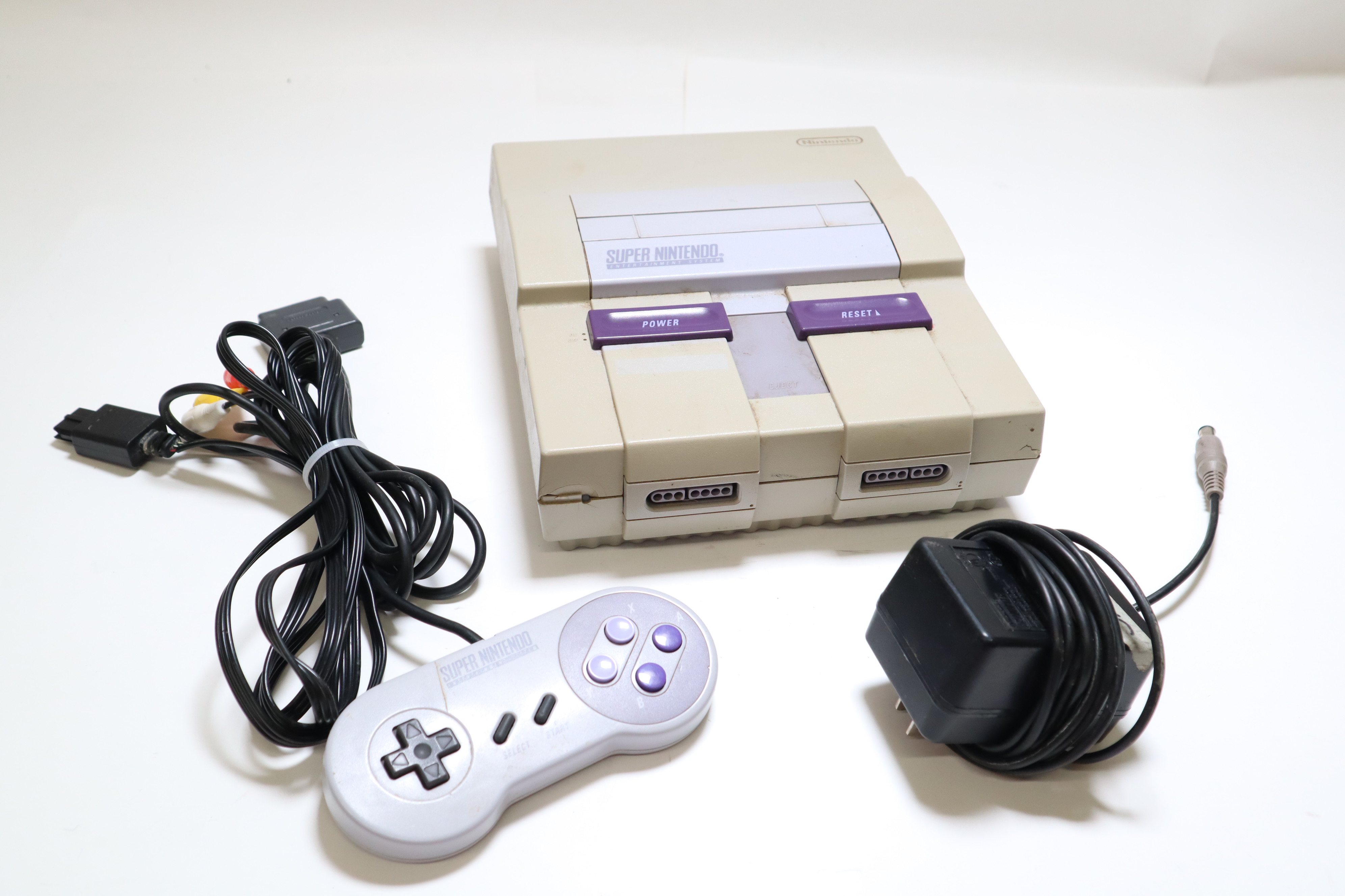 Nintendo SNS-001 Super Nintendo Video Game Console 8090