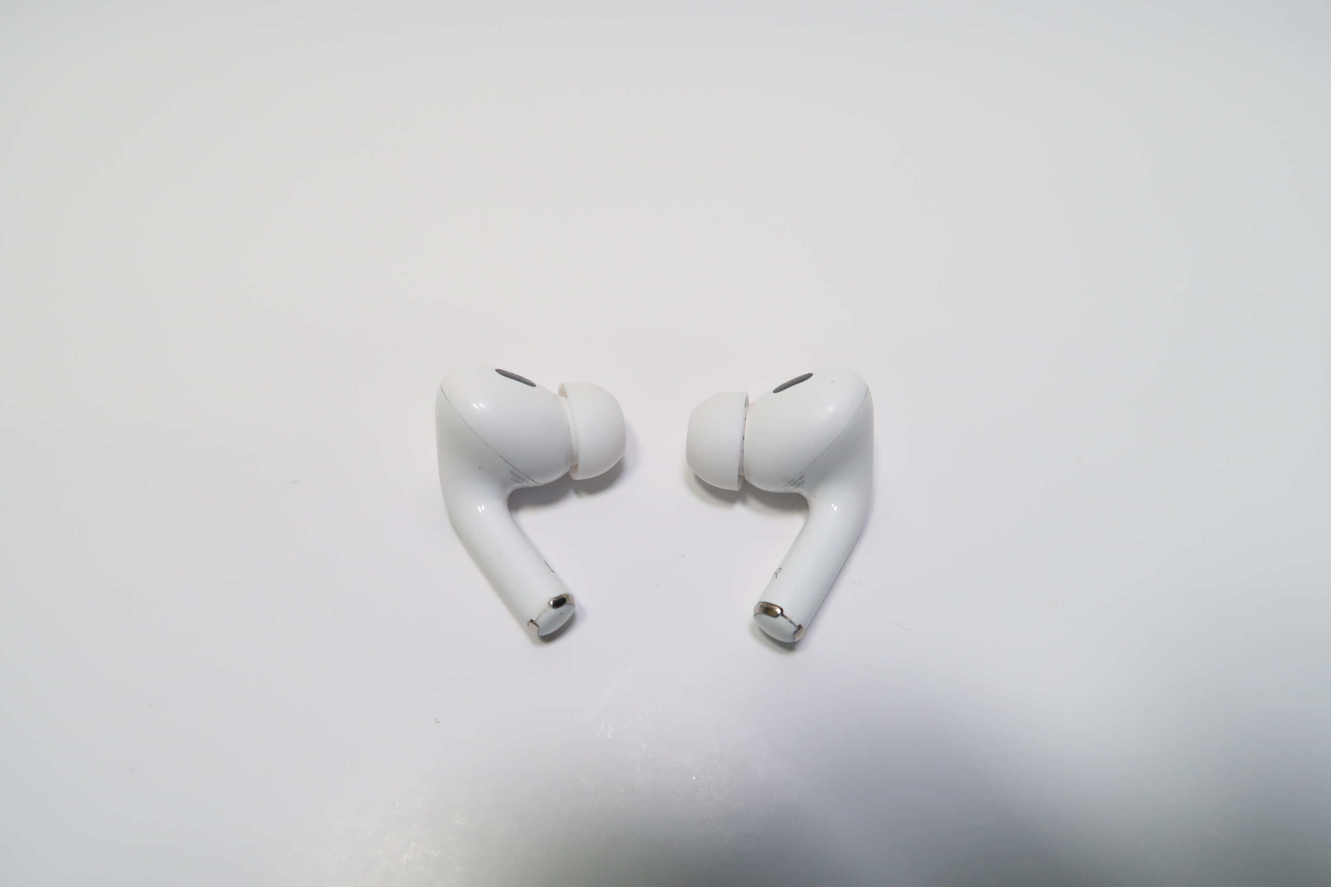 Apple AirPods Pro 2nd Gen A2700 Active Noise Cancelling Wireless ...