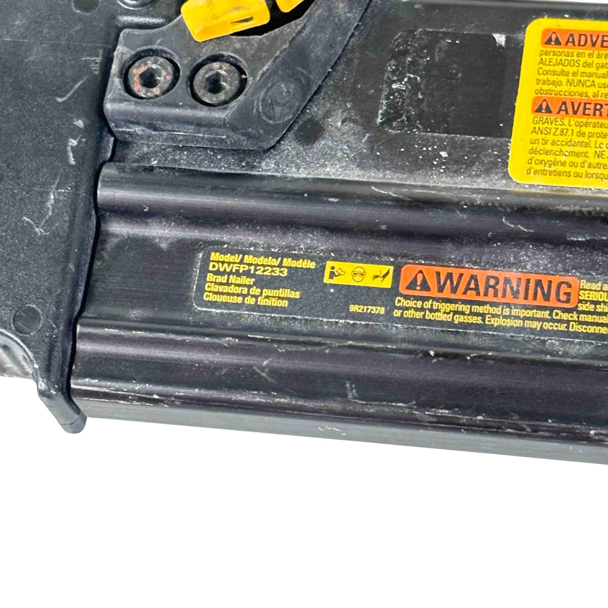 DEWALT DWFP12233 18-Gauge 2-1/8" Max 70 PSI Pneumatic Brad Nailer