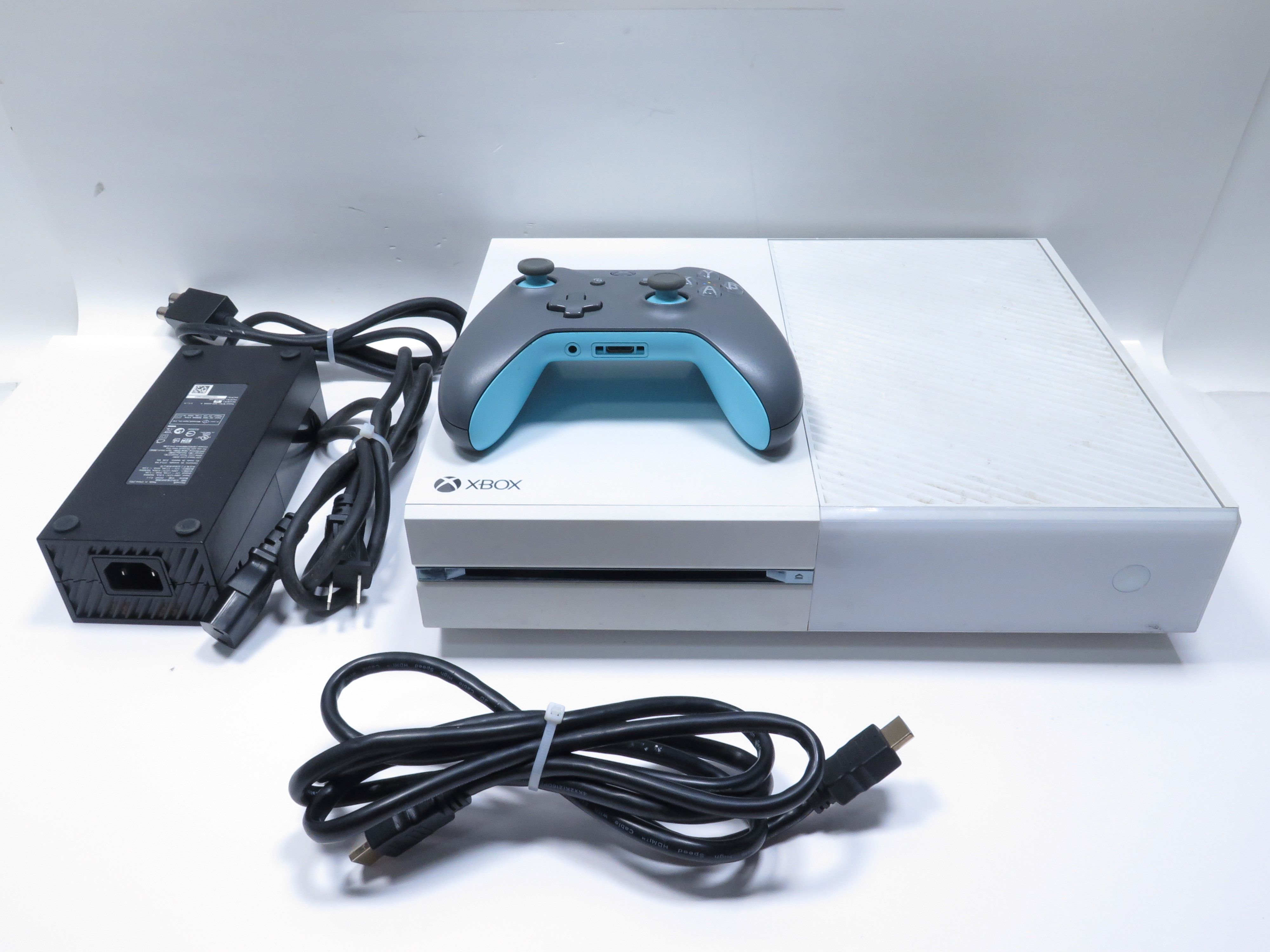 Microsoft 1540 Xbox One Original 500GB Video Game Console - White 6610