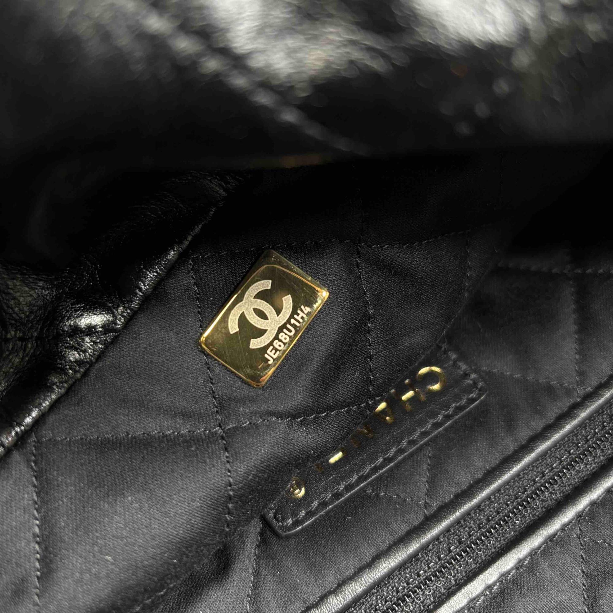 Chanel 22 Leather Handbag - Shiny Black Calfskin / Gold-Tone Chanel 22 Leather Handbag - Shiny Black Calfskin / Gold-Tone