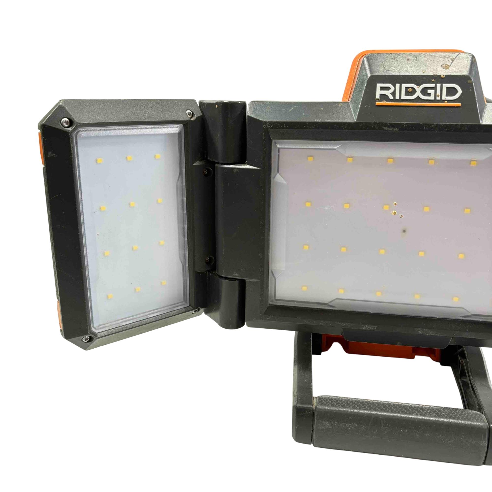 RIDGID R8694221 18V Hybrid Folding Panel Light