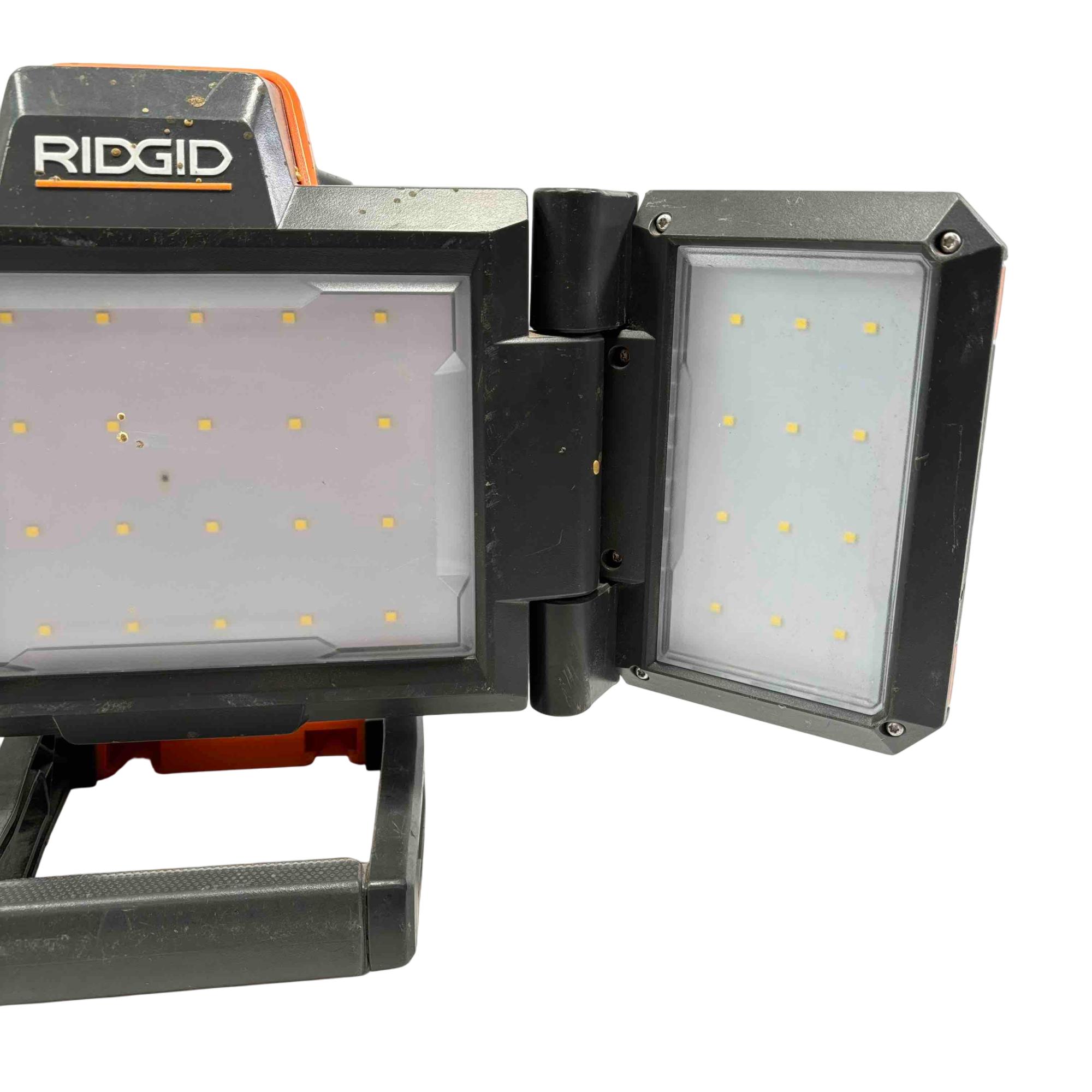 RIDGID R8694221 18V Hybrid Folding Panel Light