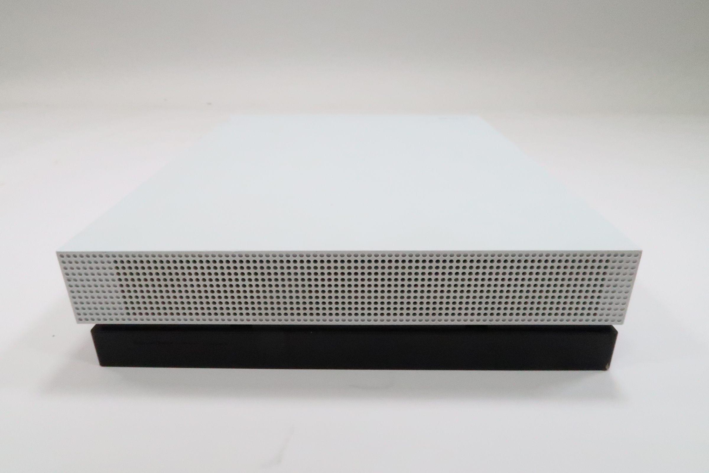 Microsoft 1787 Xbox One X 1TB Video Game Console - White 9678