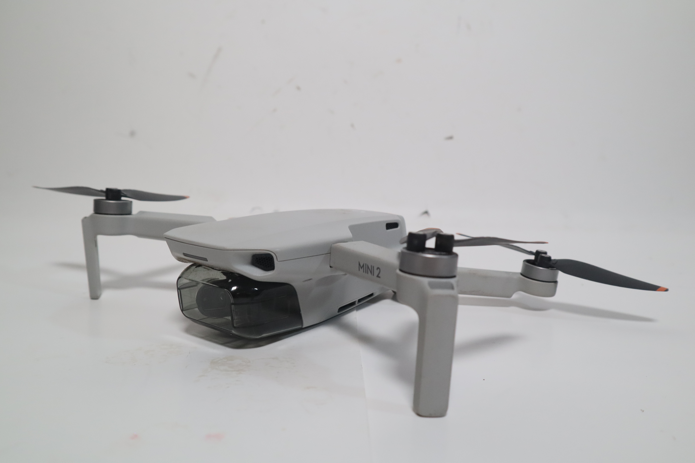 DJI Mini 2 Ultralight & Foldable Drone Quadcopter / 3-Axis Gimbal & 4K ... DJI Mini 2 Ultralight & Foldable Drone Quadcopter / 3-Axis Gimbal & 4K ...