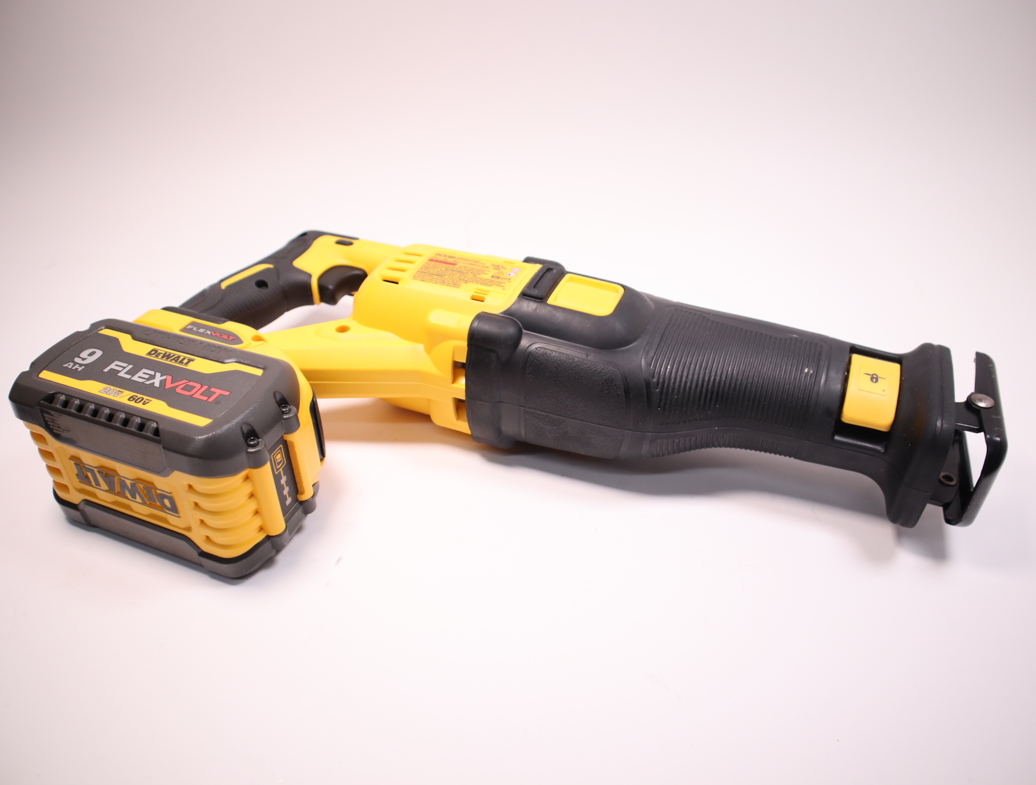 DeWalt DCS389 20/60-Volt Cordless Brushless Reciprocating Saw Kit